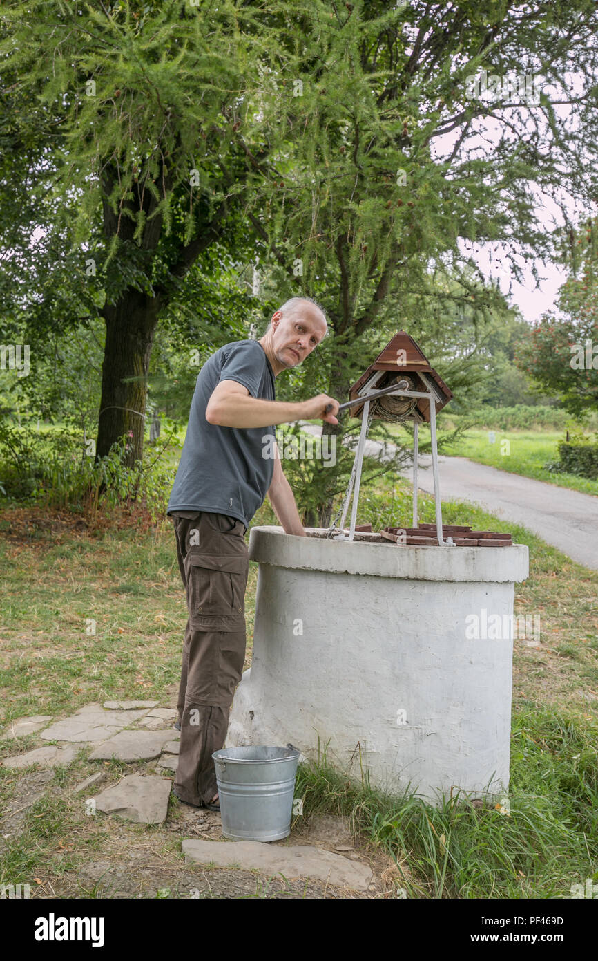 Well windlass hi-res stock photography and images - Alamy