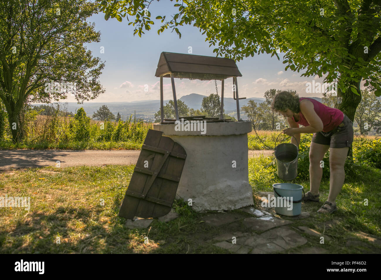 Well windlass hi-res stock photography and images - Alamy