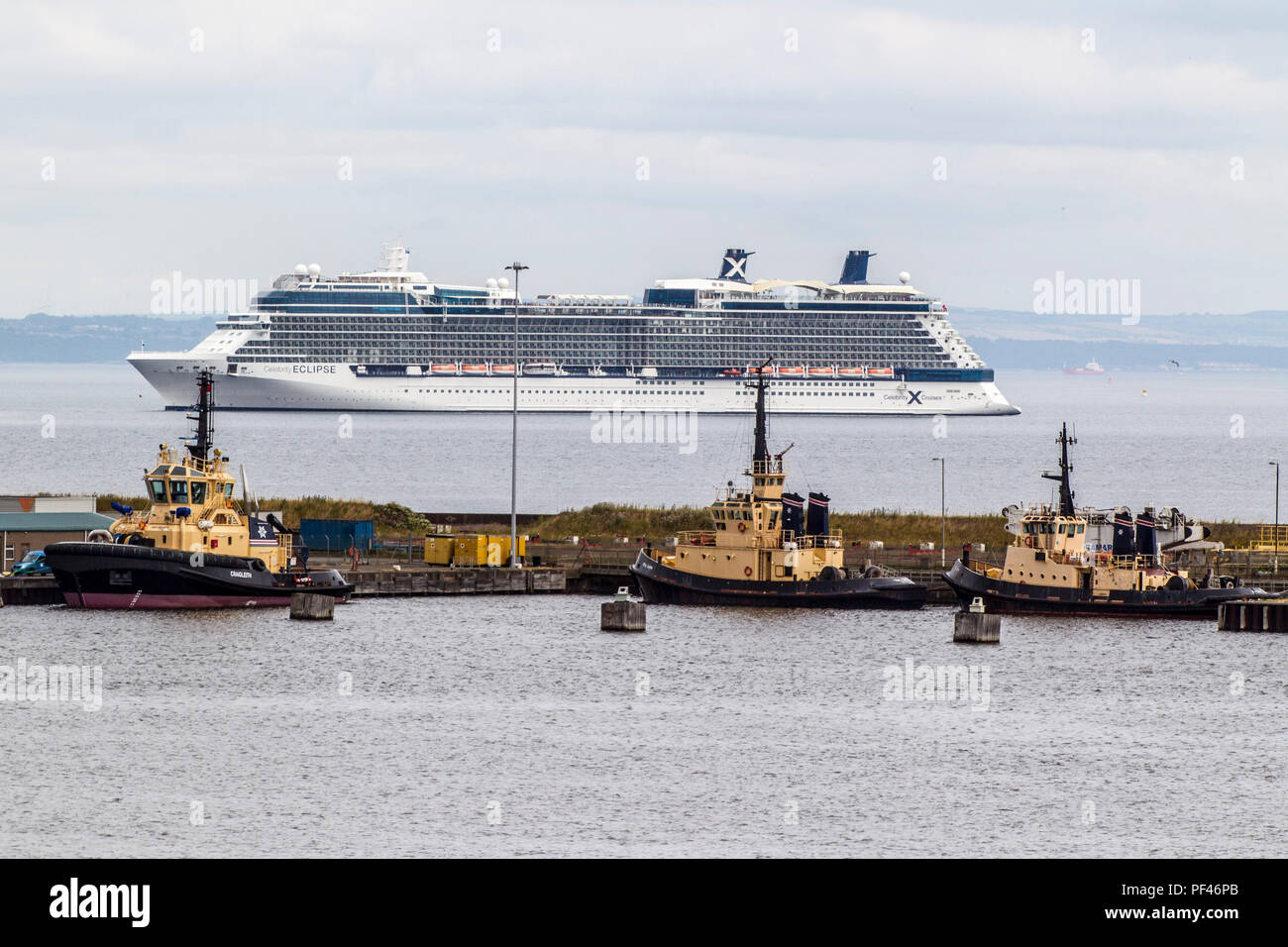 Tug boats hi-res stock photography and images - Alamy