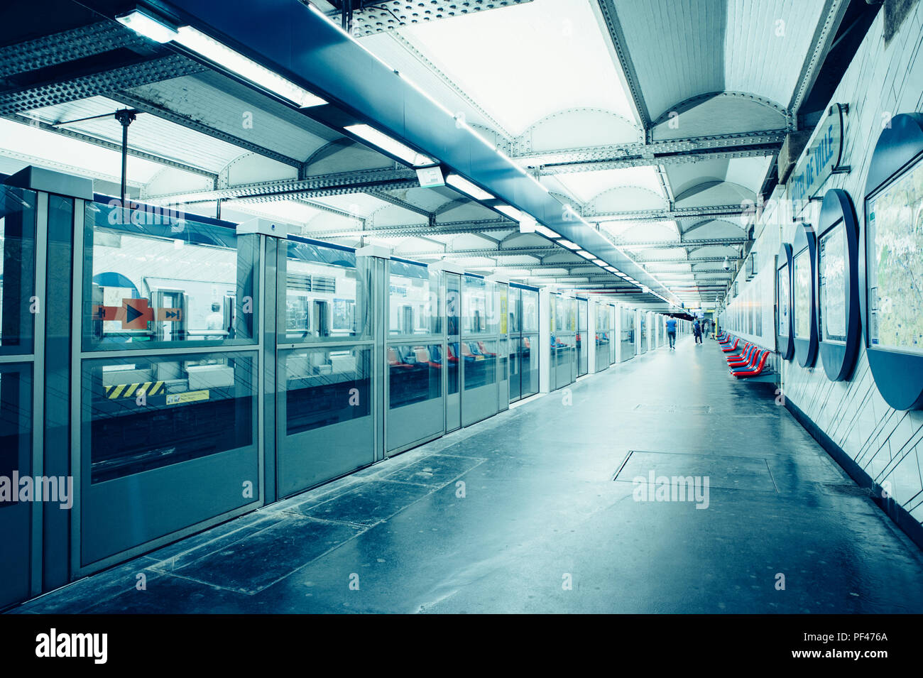 Paris metro scene Stock Photo - Alamy