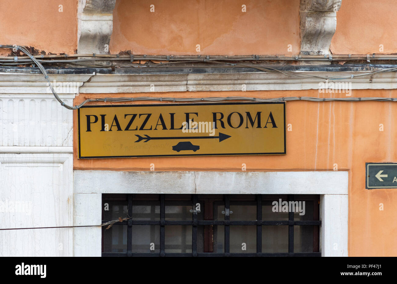 Old building venice with directional sign hi-res stock photography and ...