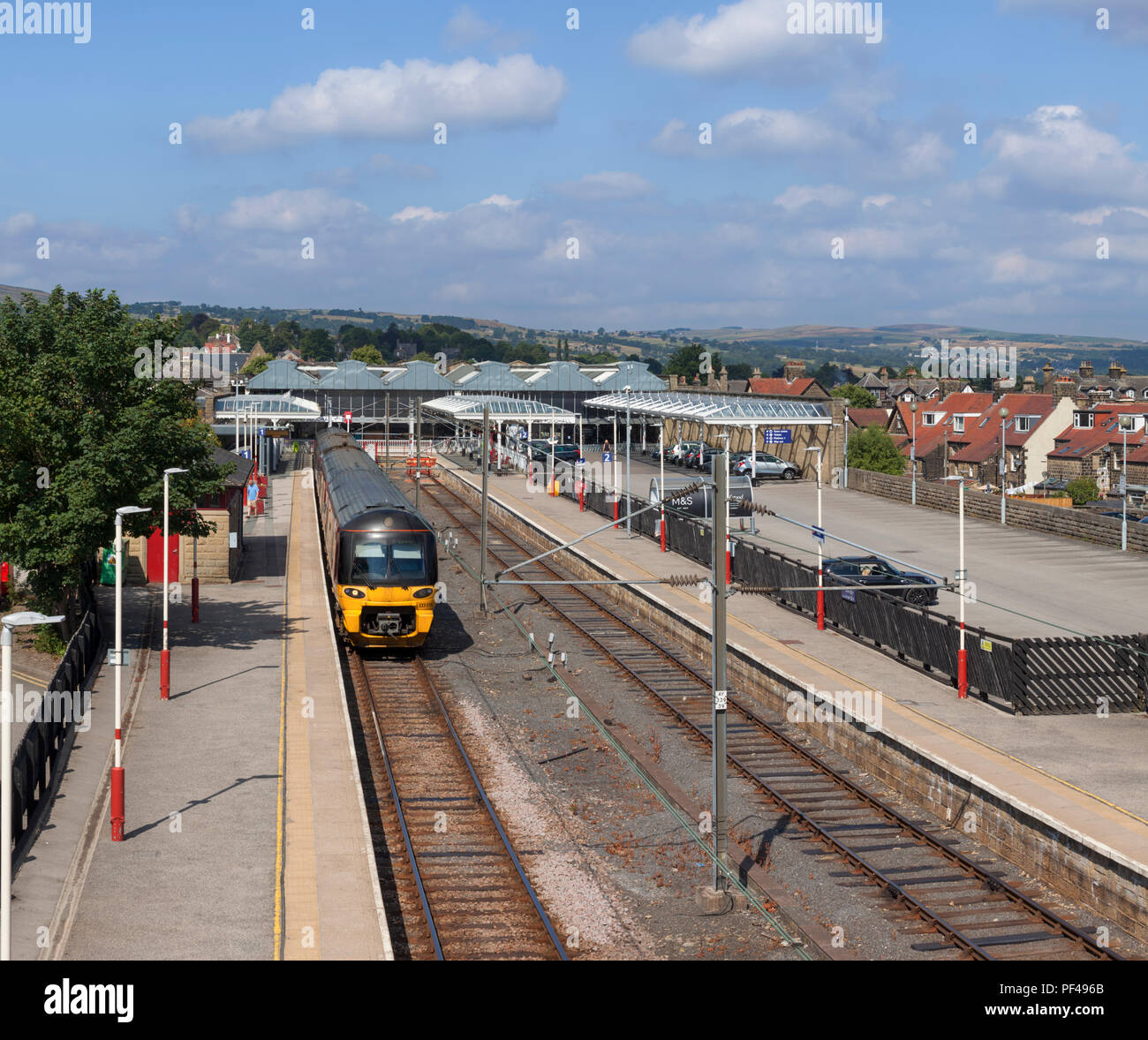 Arriva Northern rail class 333 electric train at Ilkley railway station ...