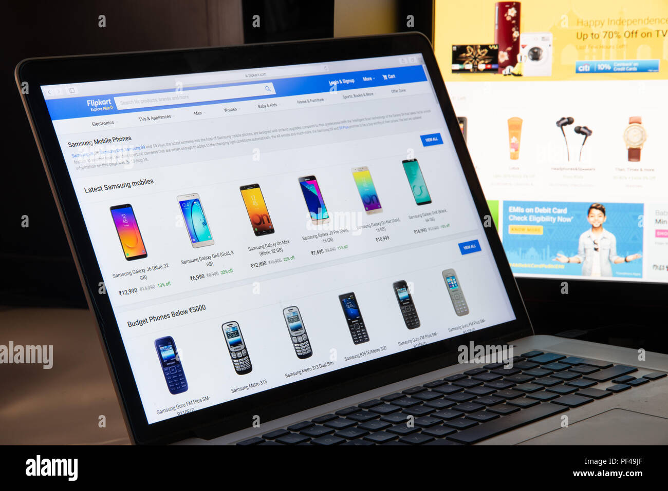 Flipkart screen hi-res stock photography and images - Alamy