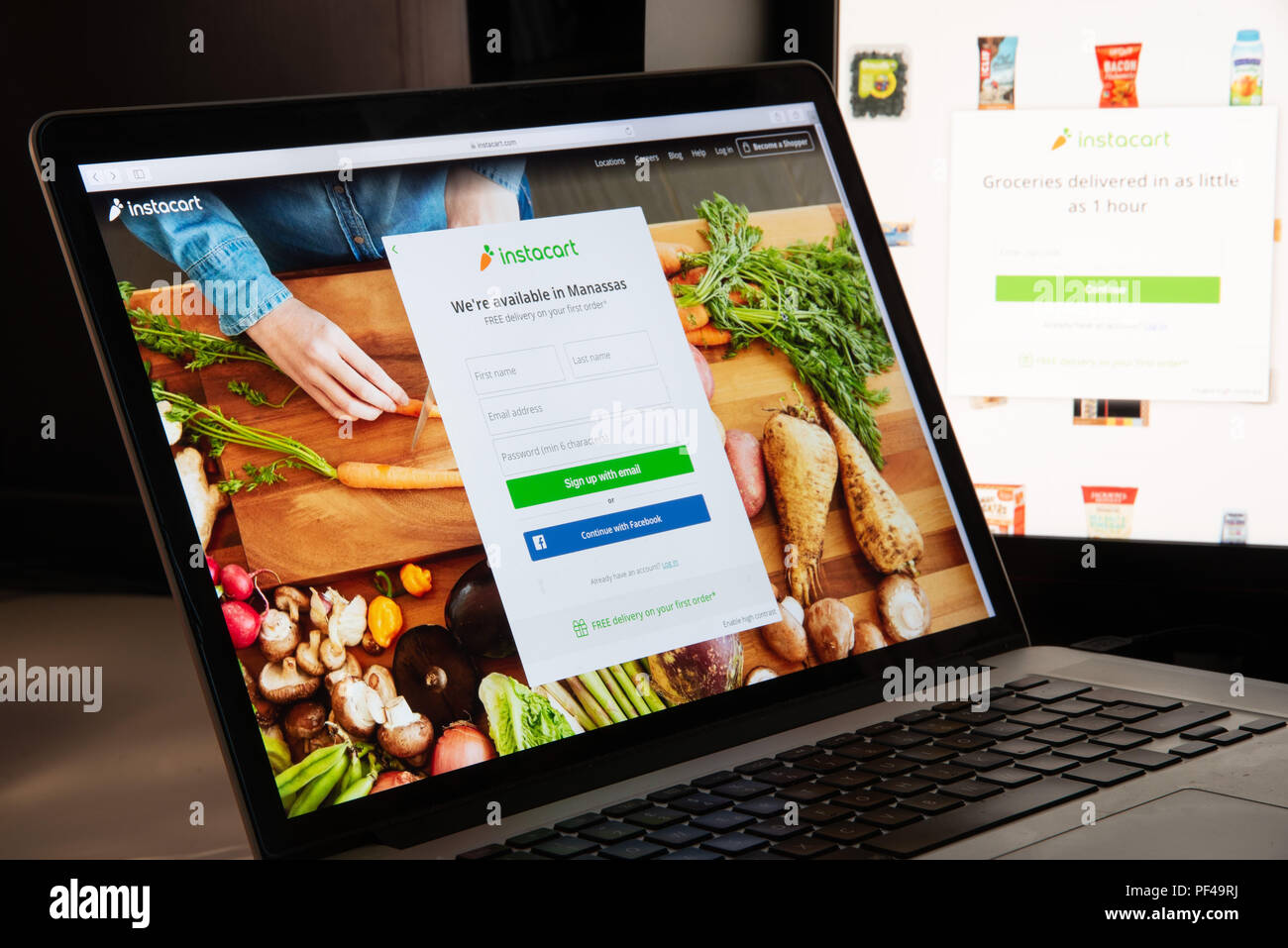 Instacart homepage hi-res stock photography and images - Alamy