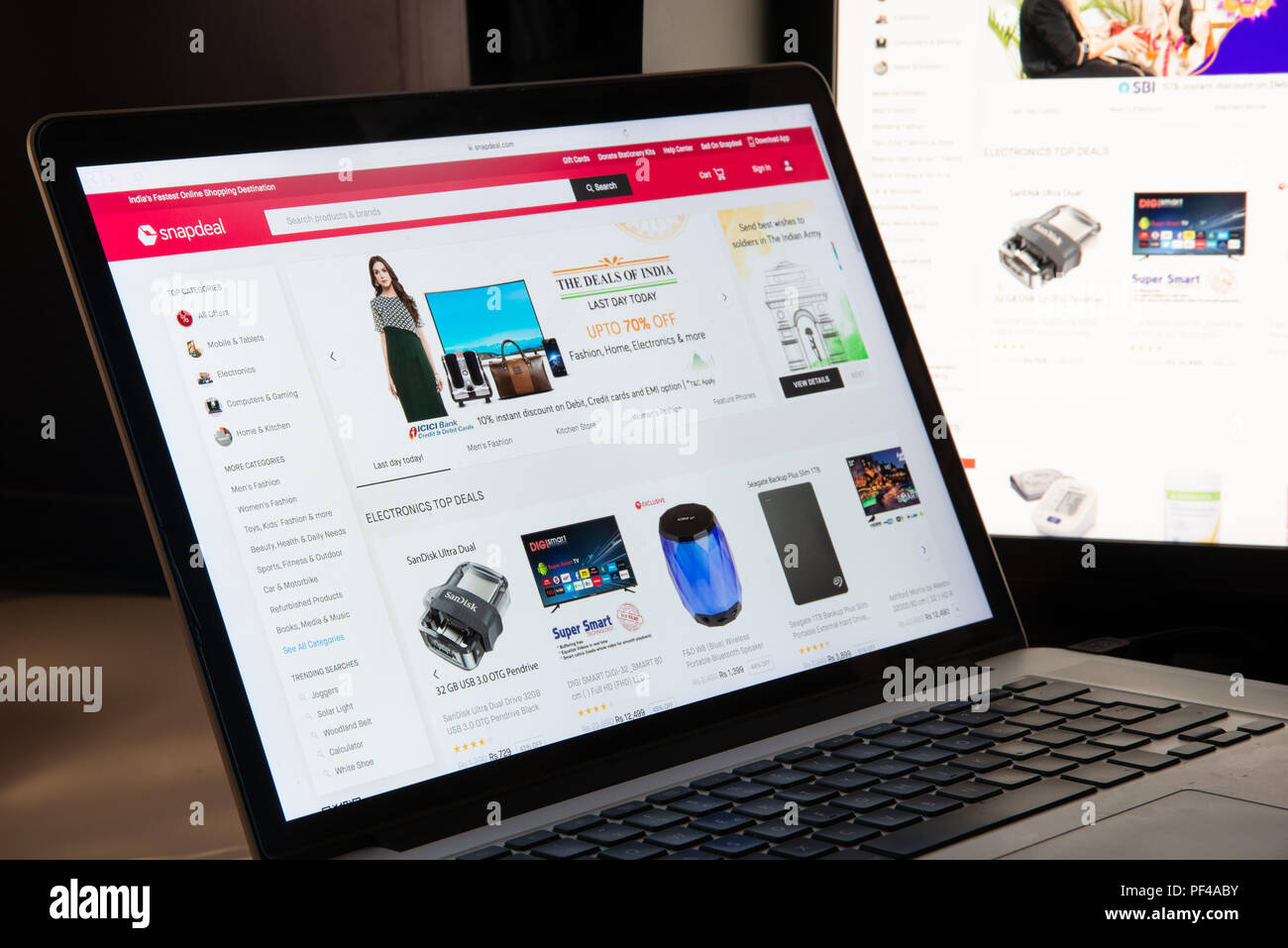 Snapdeal logo hi-res stock photography and images - Alamy