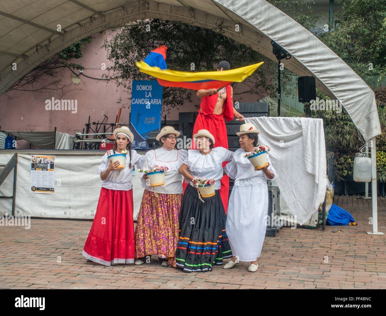 Colombian folk dance hi-res stock photography and images - Alamy
