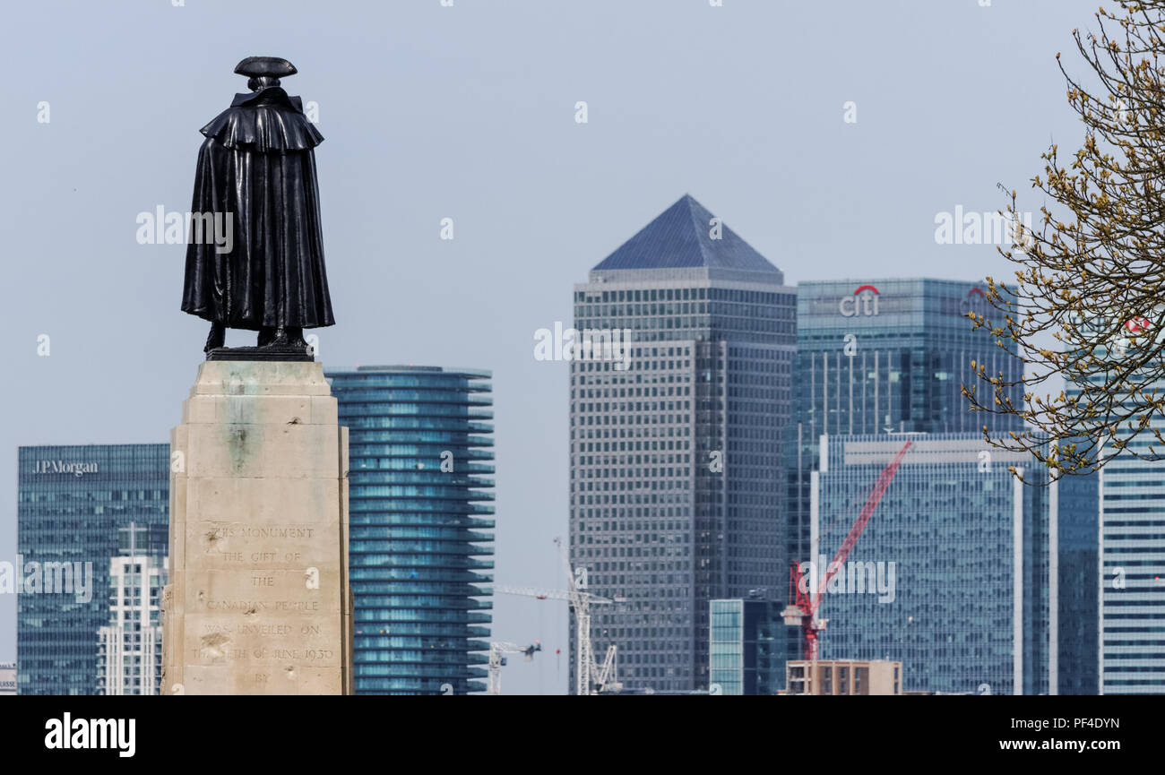 Statue of General James Wolfe overlooking Canary Wharf from Greenwich ...
