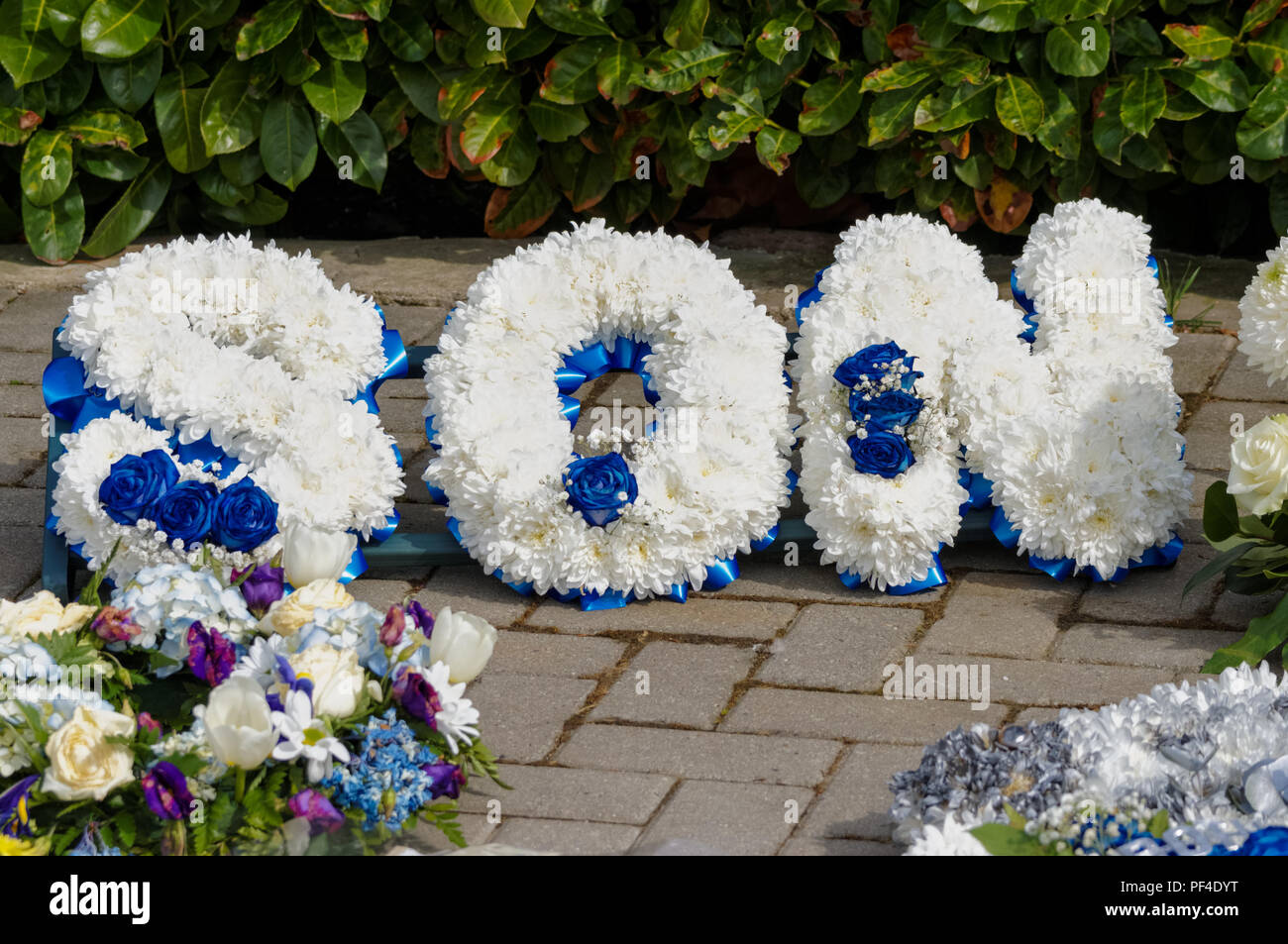 Burial wreath hi-res stock photography and images - Alamy