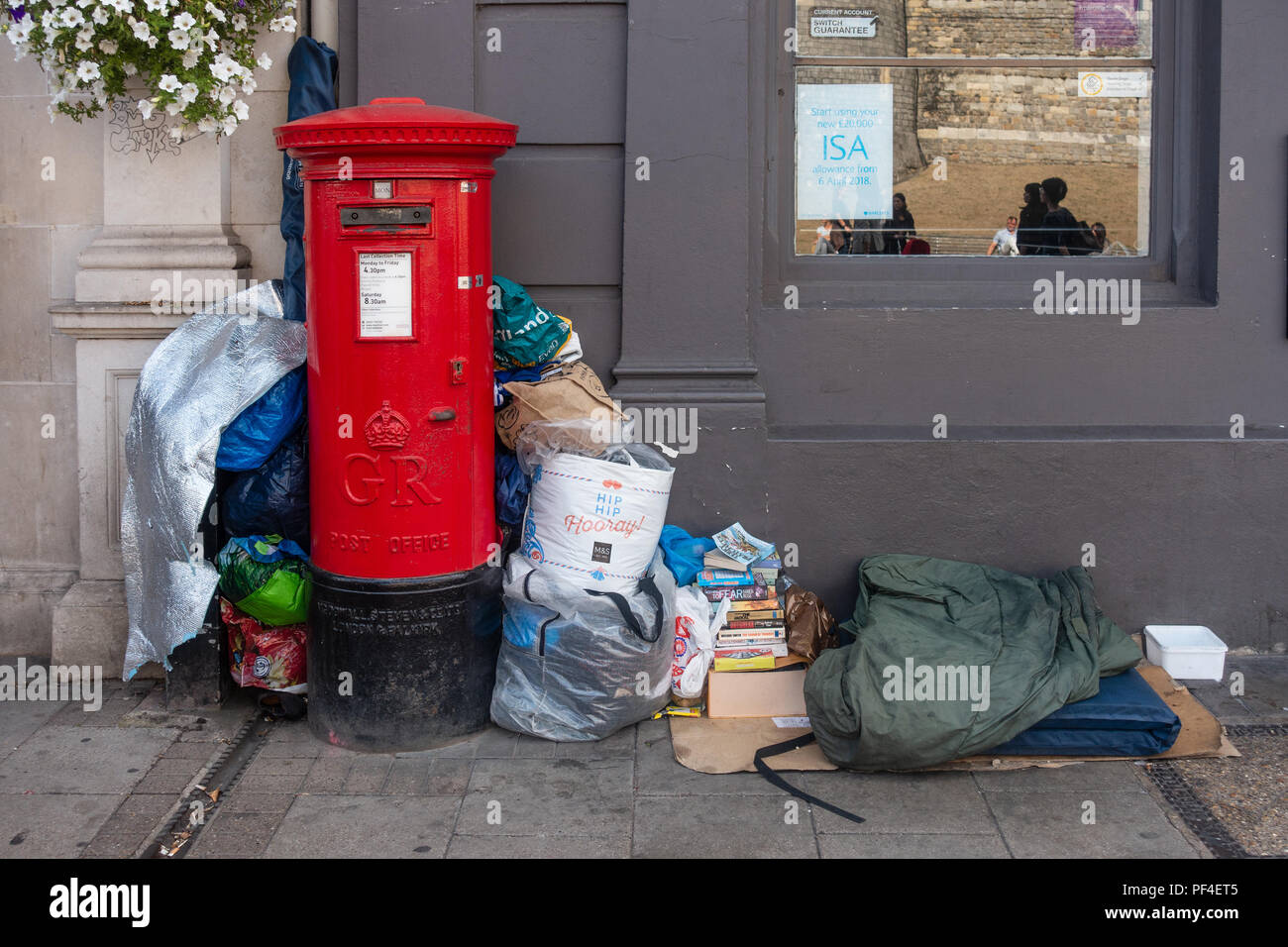 Homeless sleeping in cardboard box hi-res stock photography and images ...