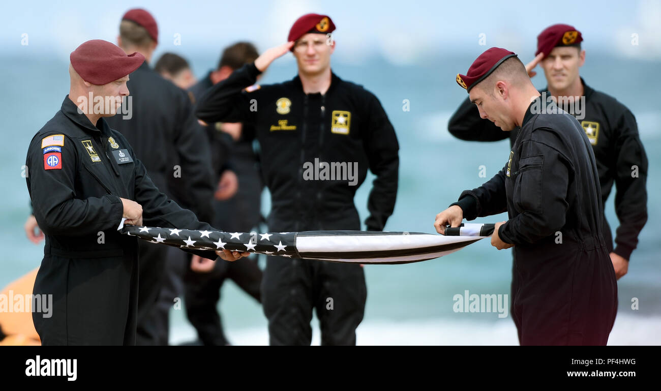 Us army golden knights hi-res stock photography and images - Alamy