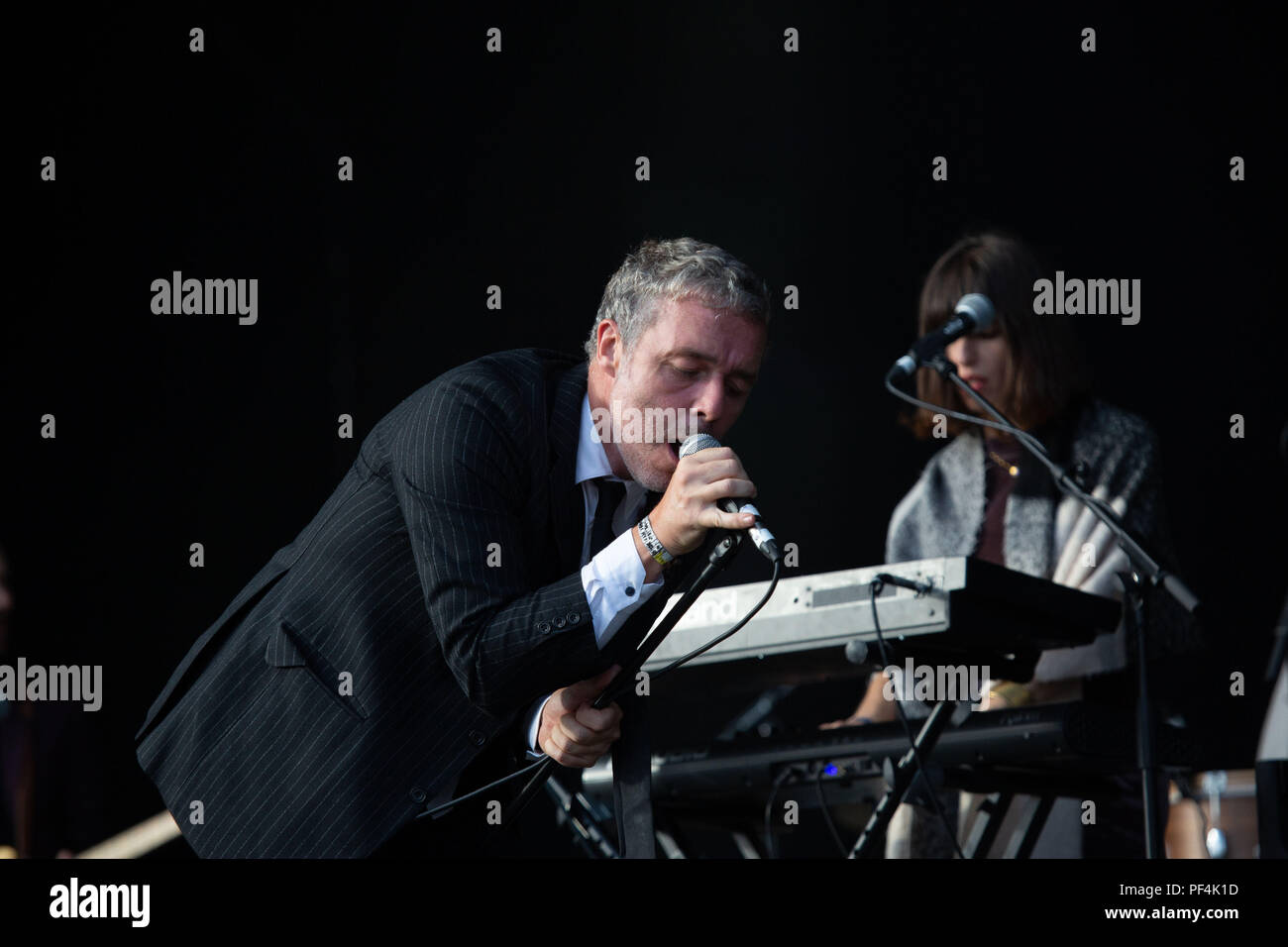 Delivery onstage hi-res stock photography and images - Alamy