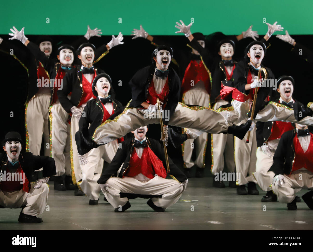 High school dance team hi-res stock photography and images - Alamy