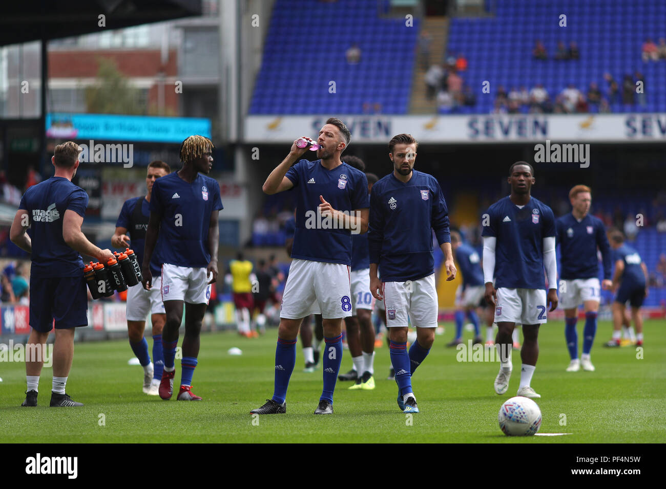 Ipswich town football team hi-res stock photography and images - Alamy