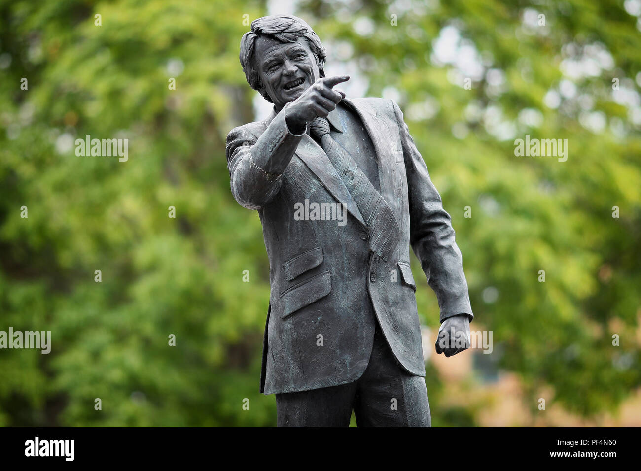 Bobby robson statue ipswich hi-res stock photography and images - Alamy
