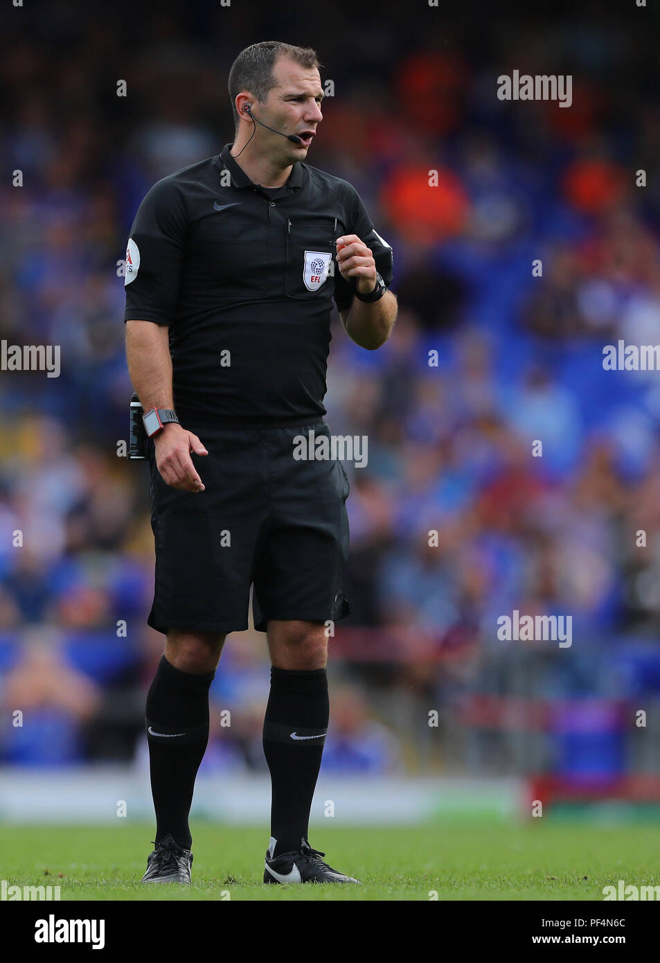 Tim robinson referee hi-res stock photography and images - Alamy