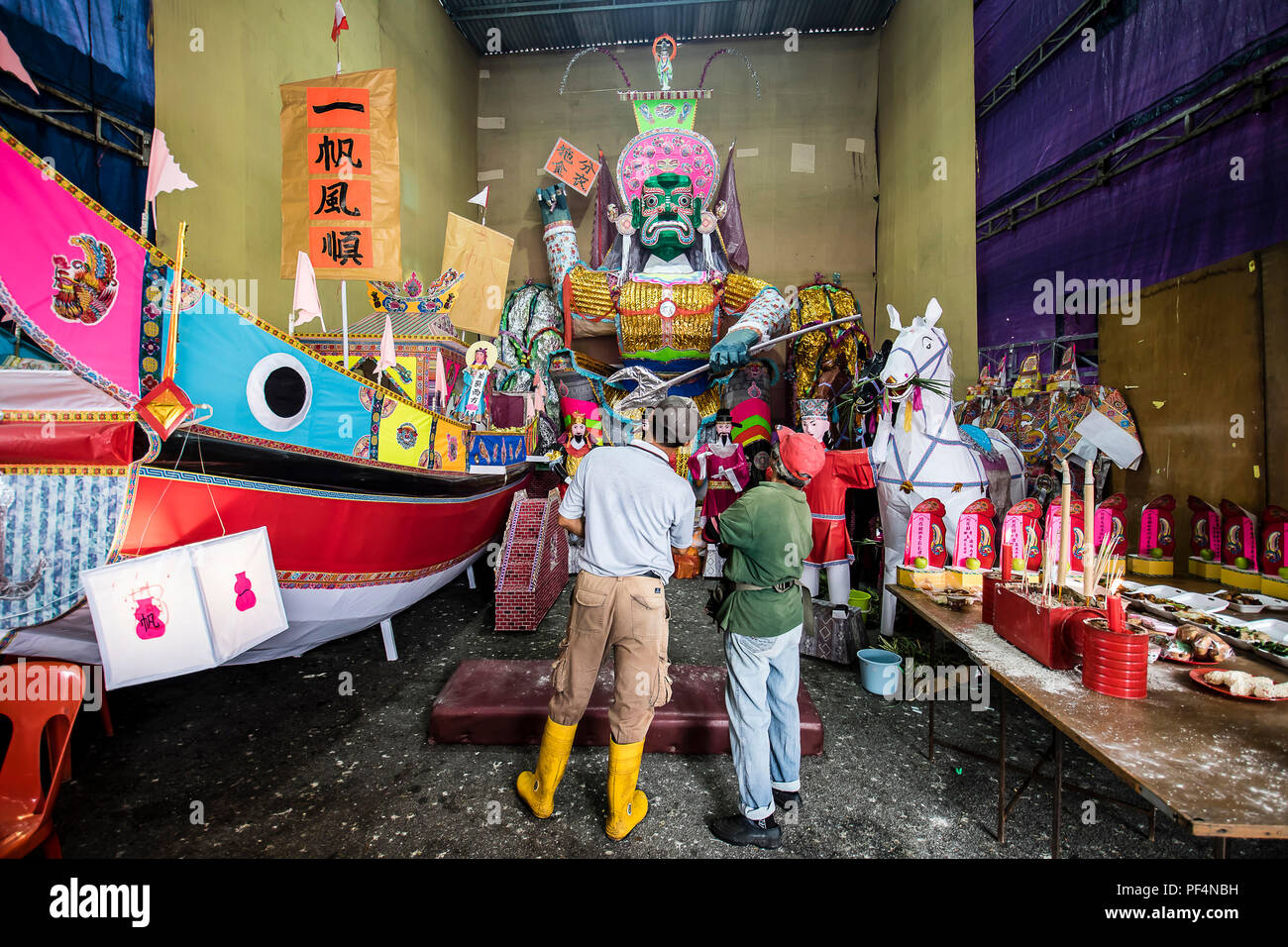 Taoist priest hi-res stock photography and images - Alamy