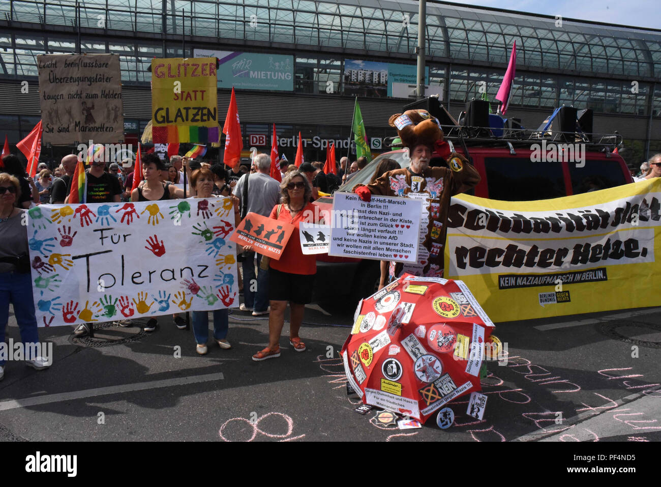 Berlin, Germany. 18th Aug, 2018. Counter-protests take place in Berlin ...