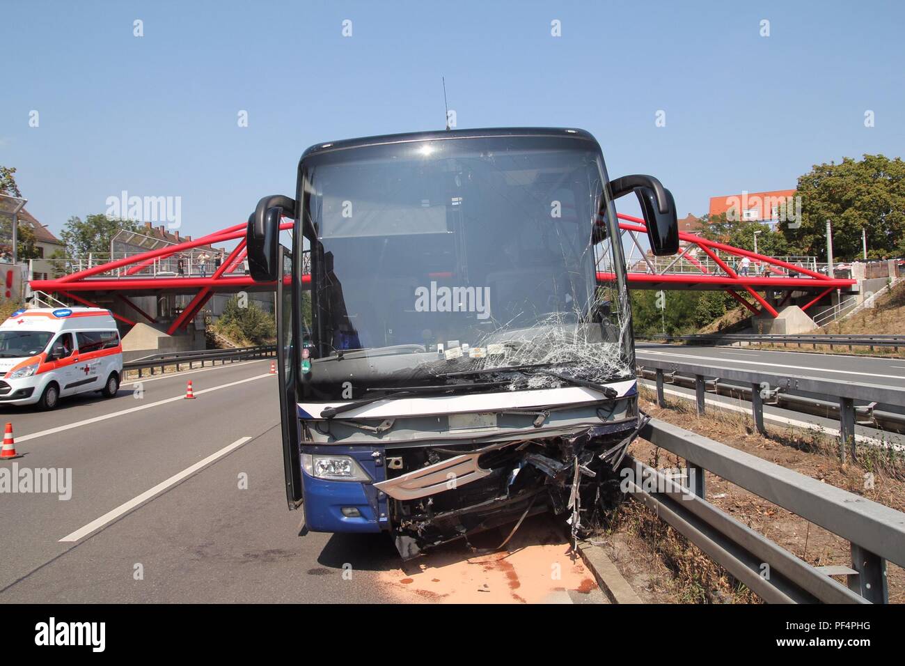Nuremberg, Germany. 19th Aug, 2018. A damaged coach stands on the ...