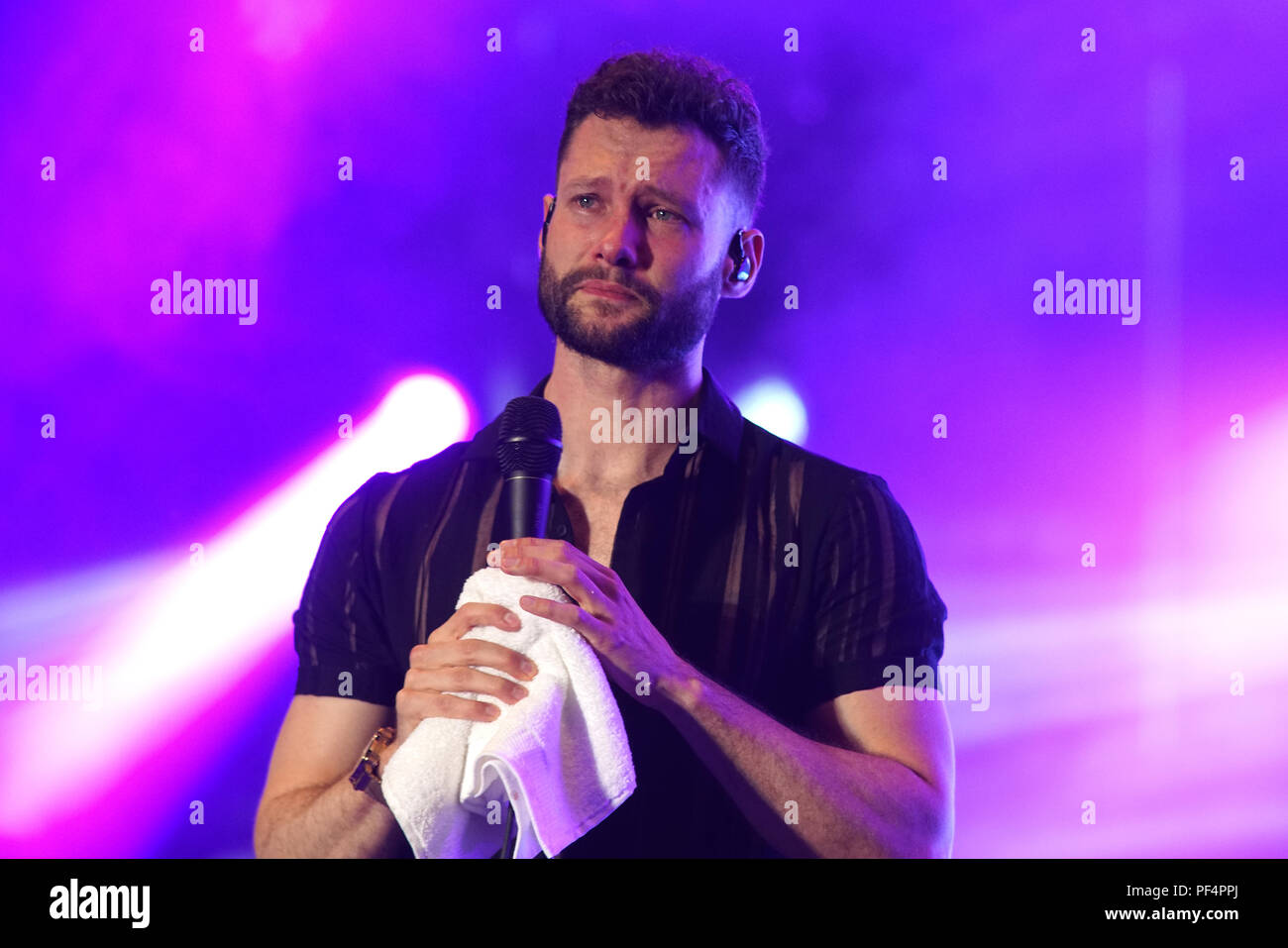 Gay singer hi-res stock photography and images - Alamy