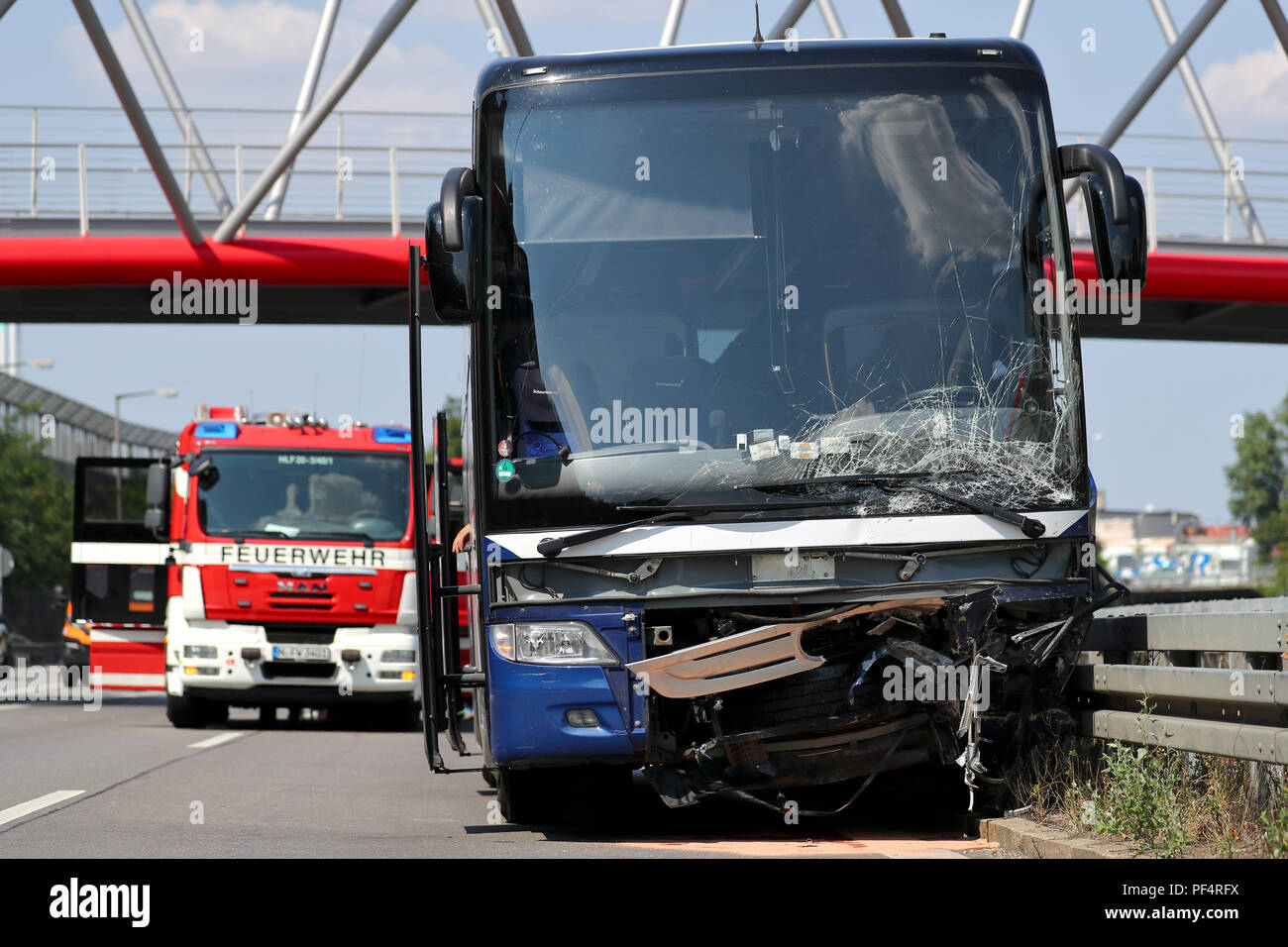 Nuremberg, Germany. 19th Aug, 2018. A damaged coach stands on the ...