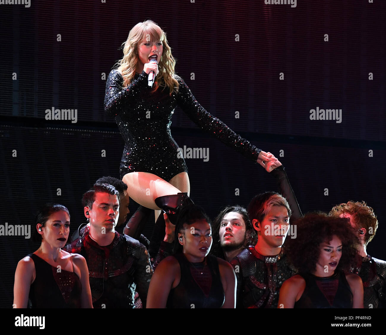 Taylor swift stadium tour 2018 hi-res stock photography and images - Alamy