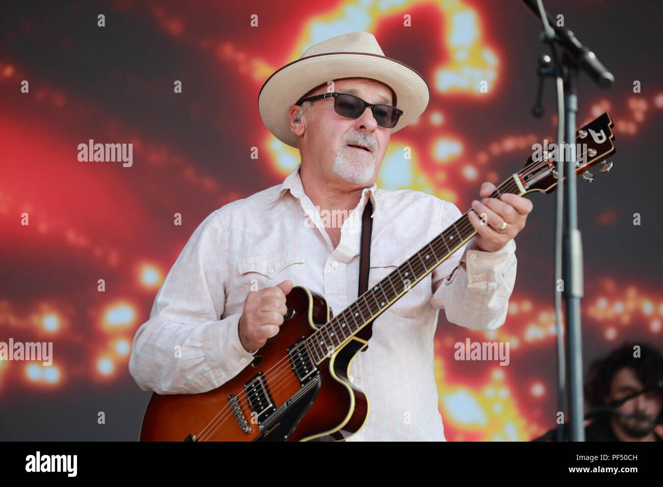 Paul carrack singer hi-res stock photography and images - Alamy