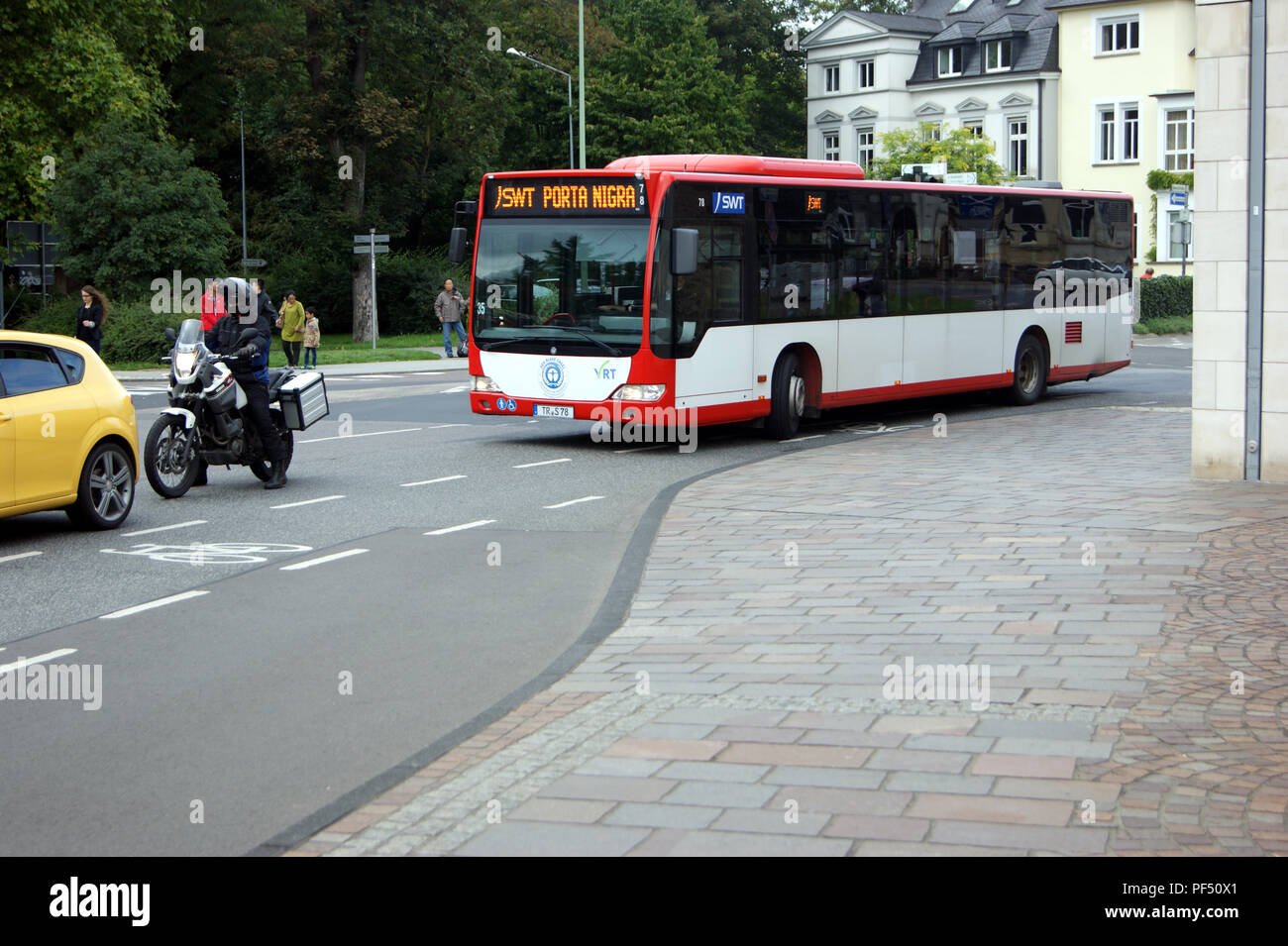VRT No78 a Mercedes benz bus passes Porta Nigra, Trier, Germany Stock ...