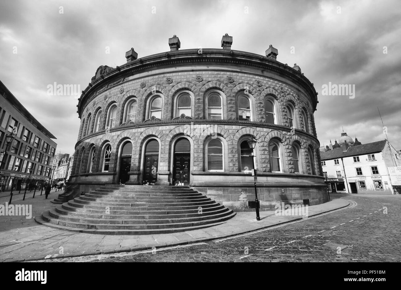 Round building leeds hi-res stock photography and images - Alamy