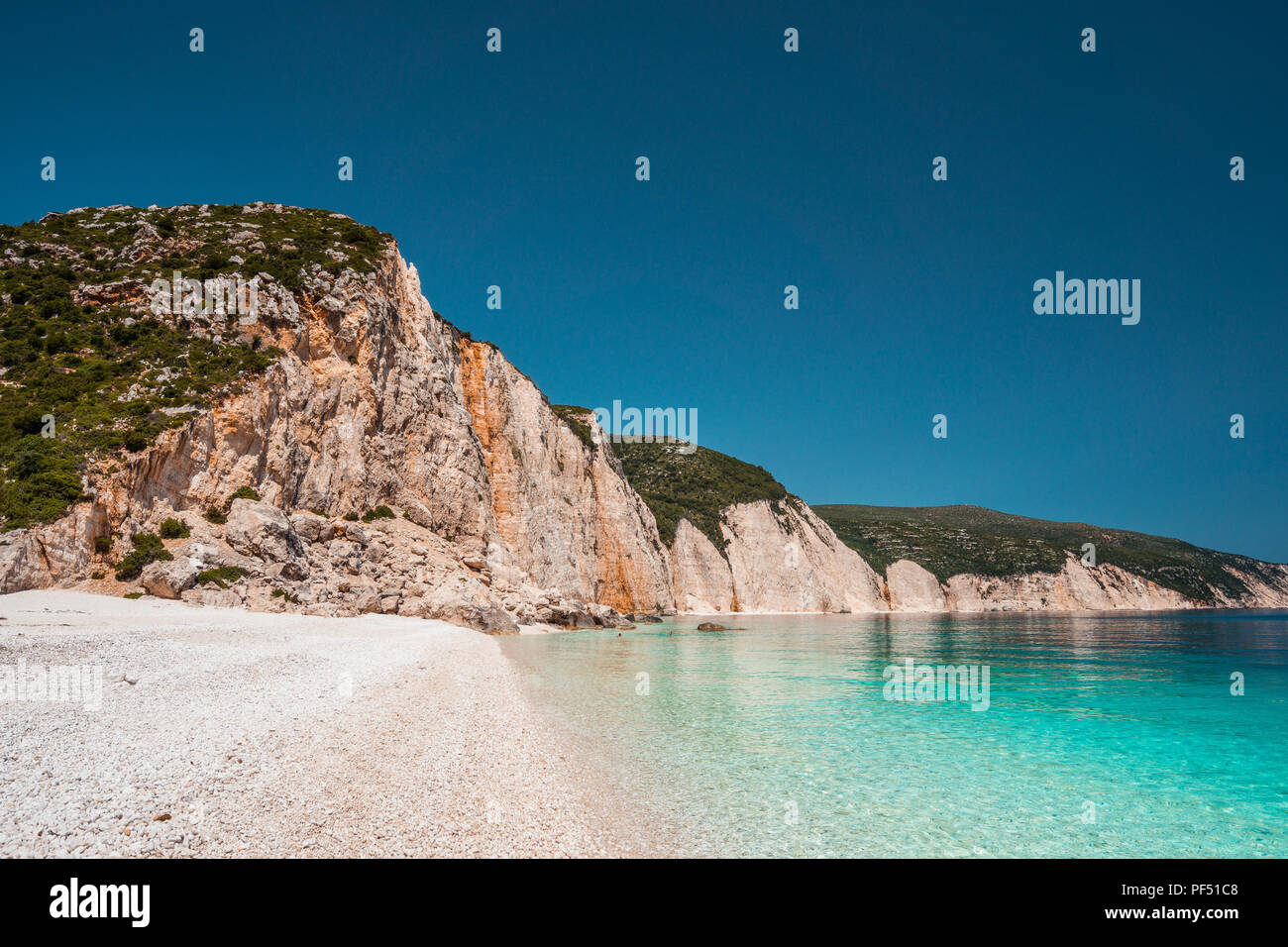 White pebble beach kefalonia hi-res stock photography and images - Alamy