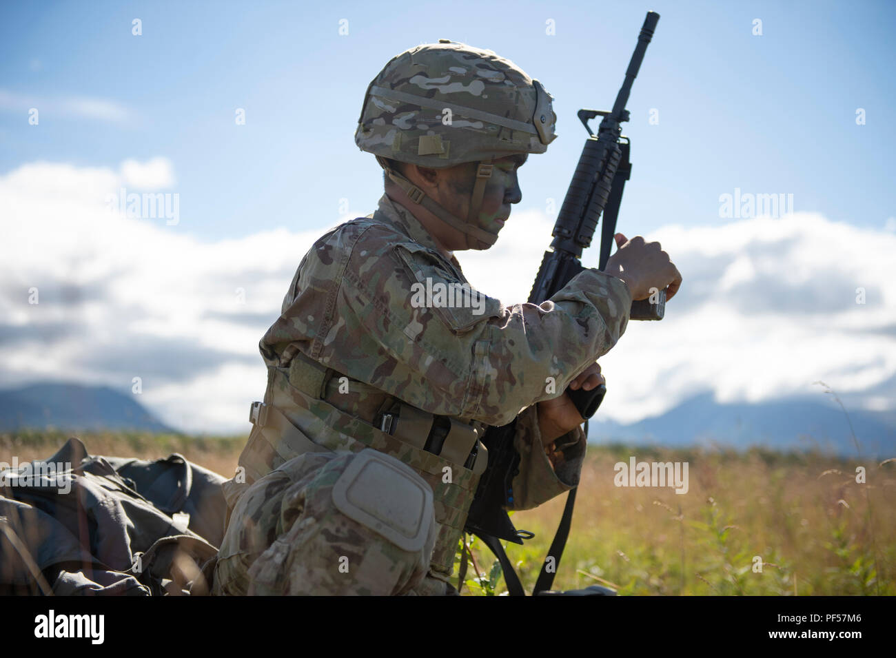 Army paratrooper hi-res stock photography and images - Alamy