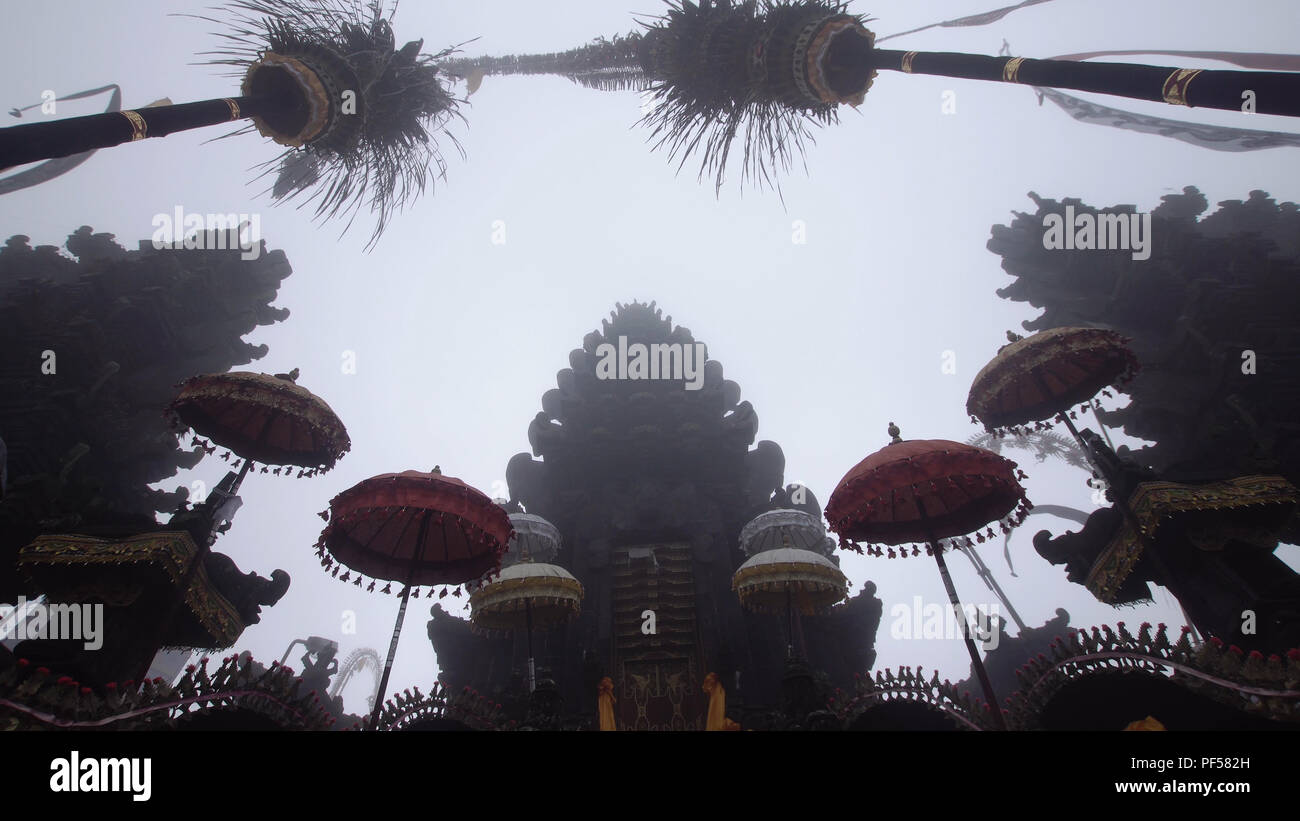 Hindu temple gate in the fog, Ulun Danu Batur, Bali,Indonesia. Balinese ...