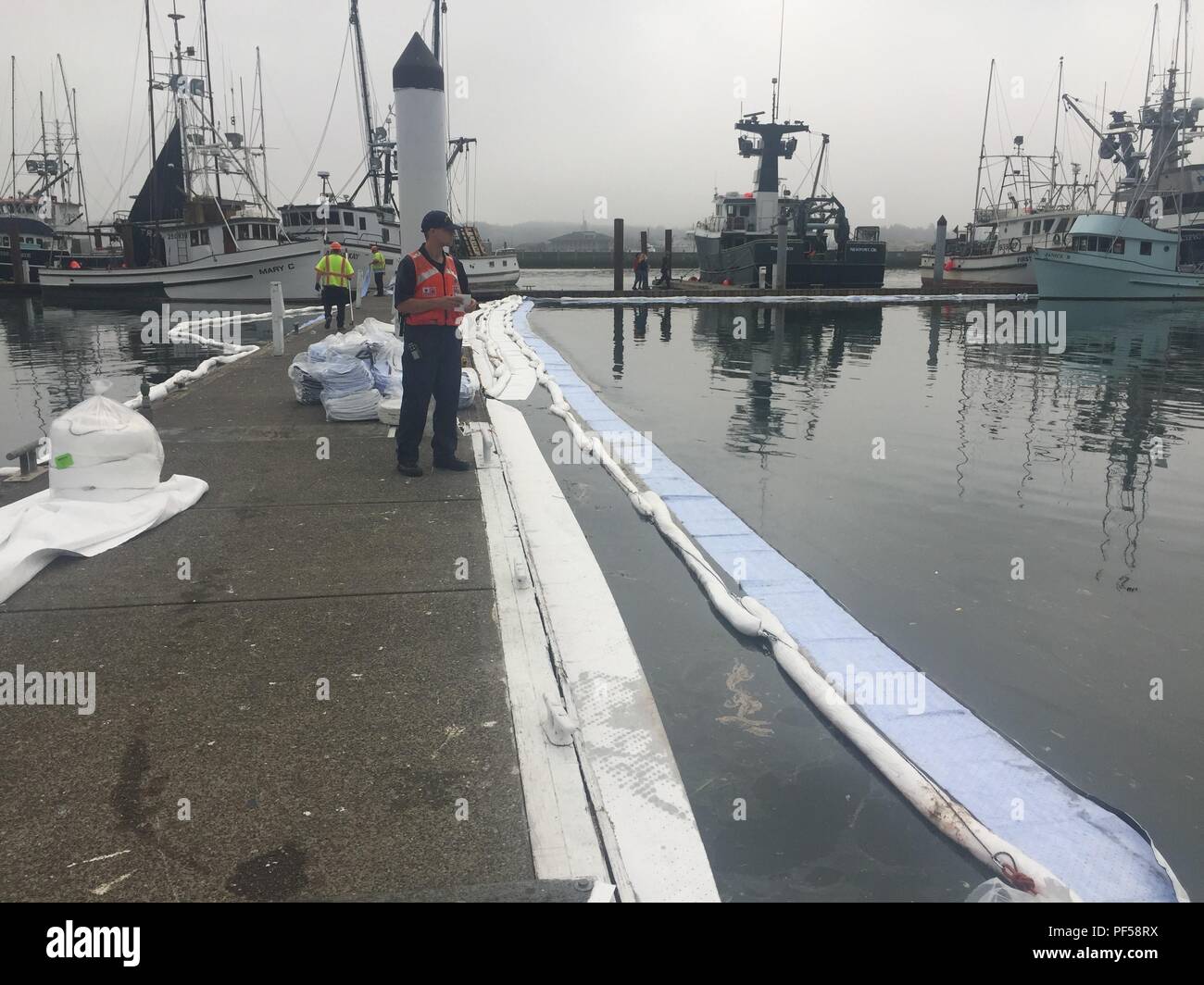 Containment booms hi-res stock photography and images - Alamy