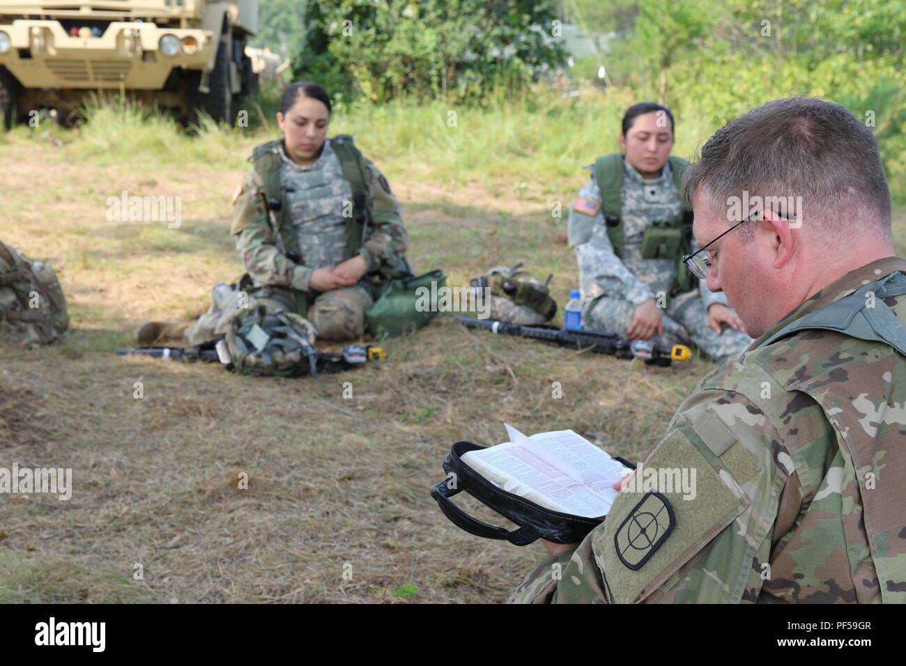 US Army Reserve Soldiers from the 422nd Military Police Company attend ...