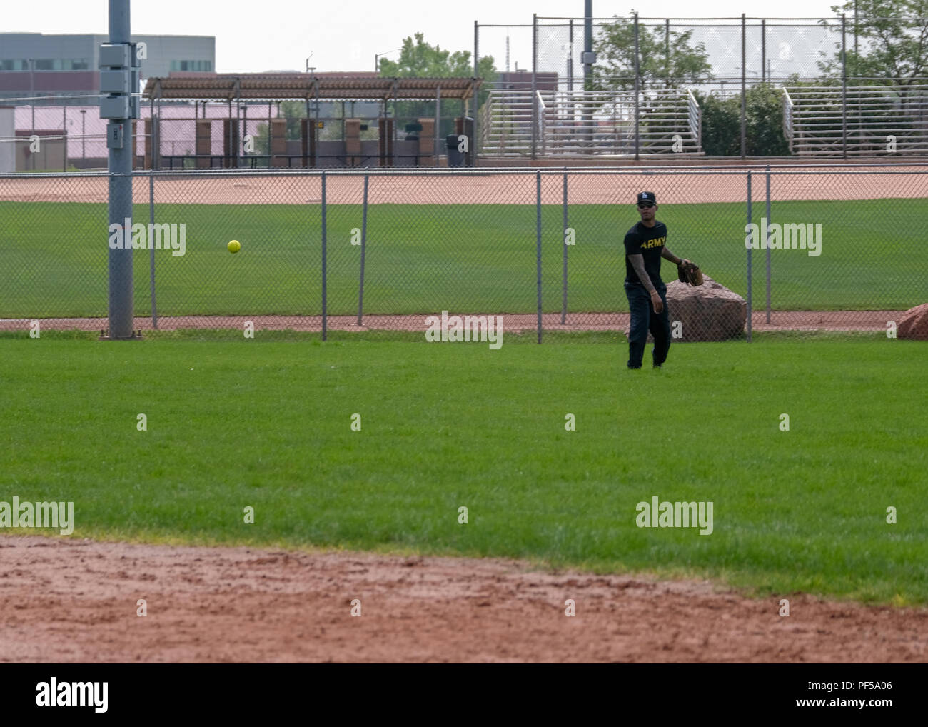 A Soldier fields a ball during a game of softball during Ivy Week 2018 ...