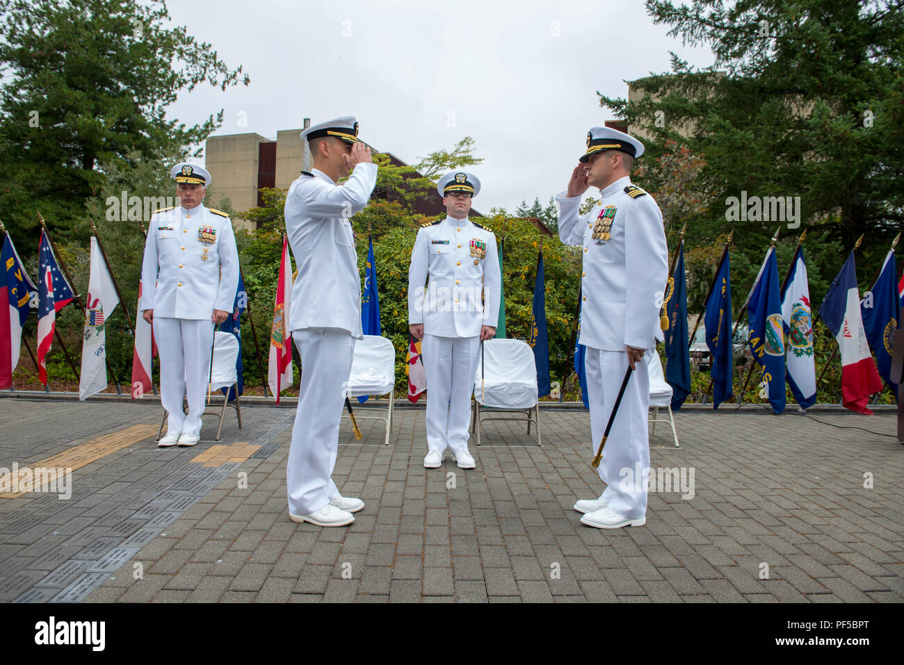 BANGOR, Wash. (Aug. 17, 2018) Cmdr. Edward Fultz, right, from Three ...