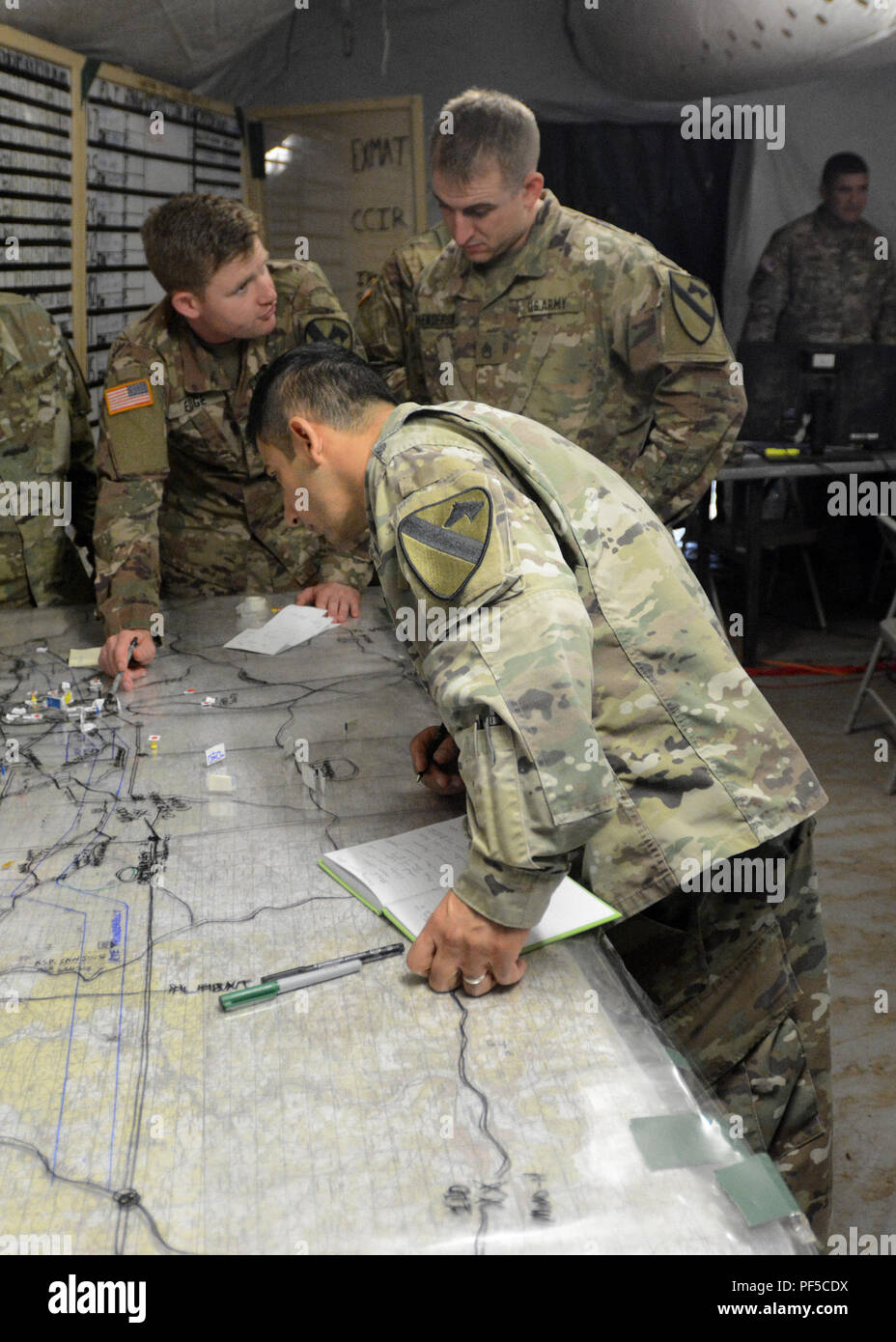 Soldiers assigned to the Headquarters and Headquarters Company, 1st ...