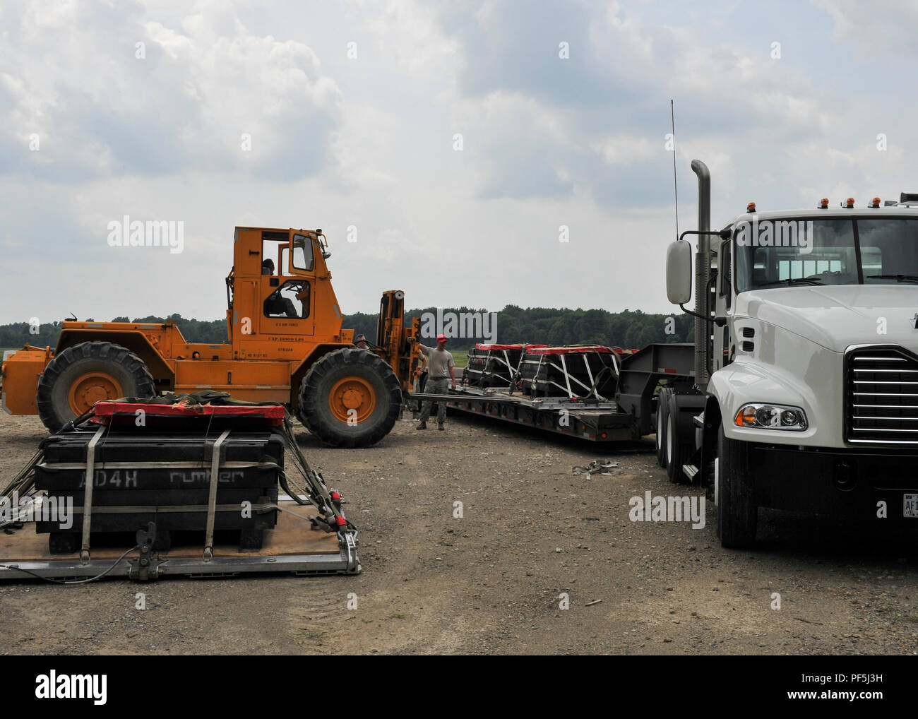 High velocity container delivery system hi-res stock photography and ...