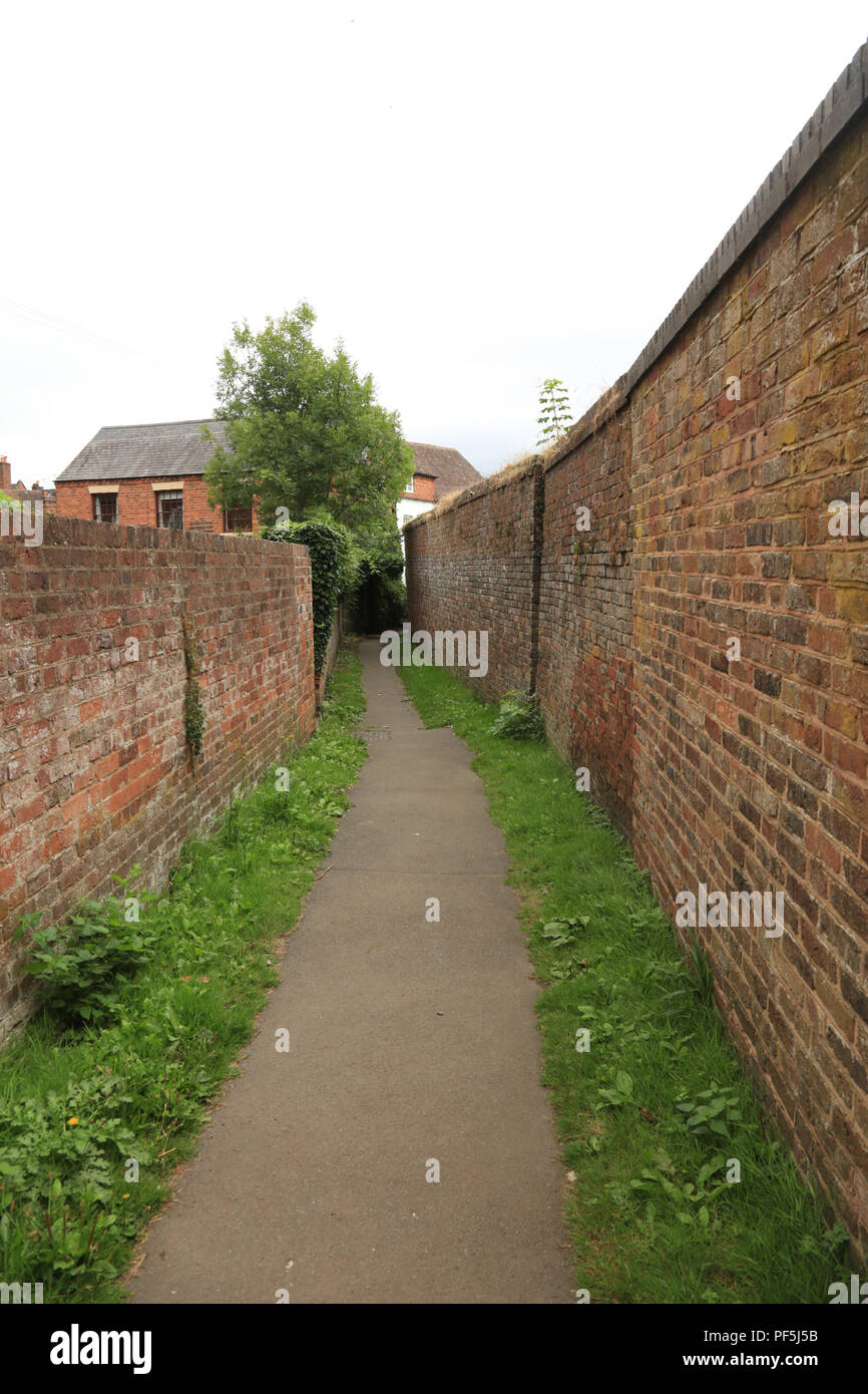 Alleyway between buildings hi-res stock photography and images - Alamy