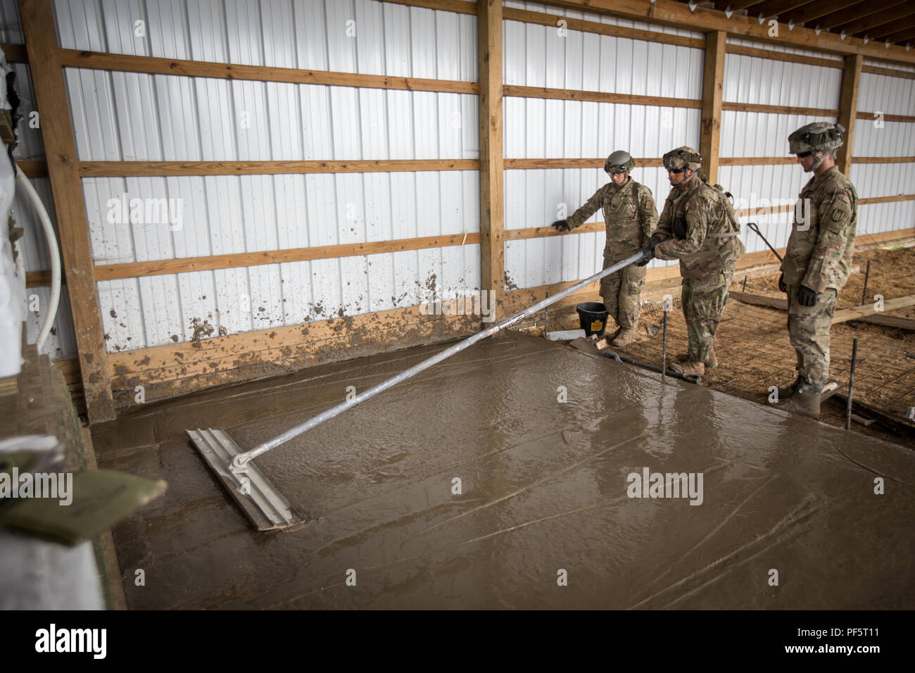 U.S. Army Reserve Soldiers of the 943rd Engineer Detachment, 312th ...