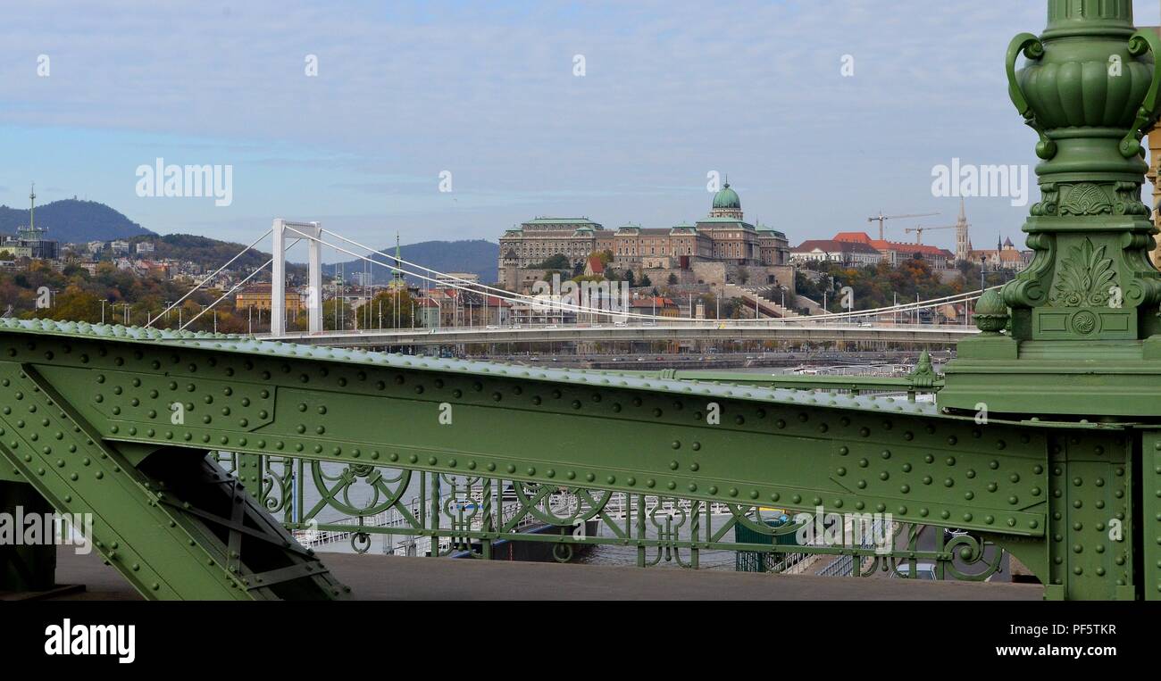 Ornamental parapet hi-res stock photography and images - Alamy