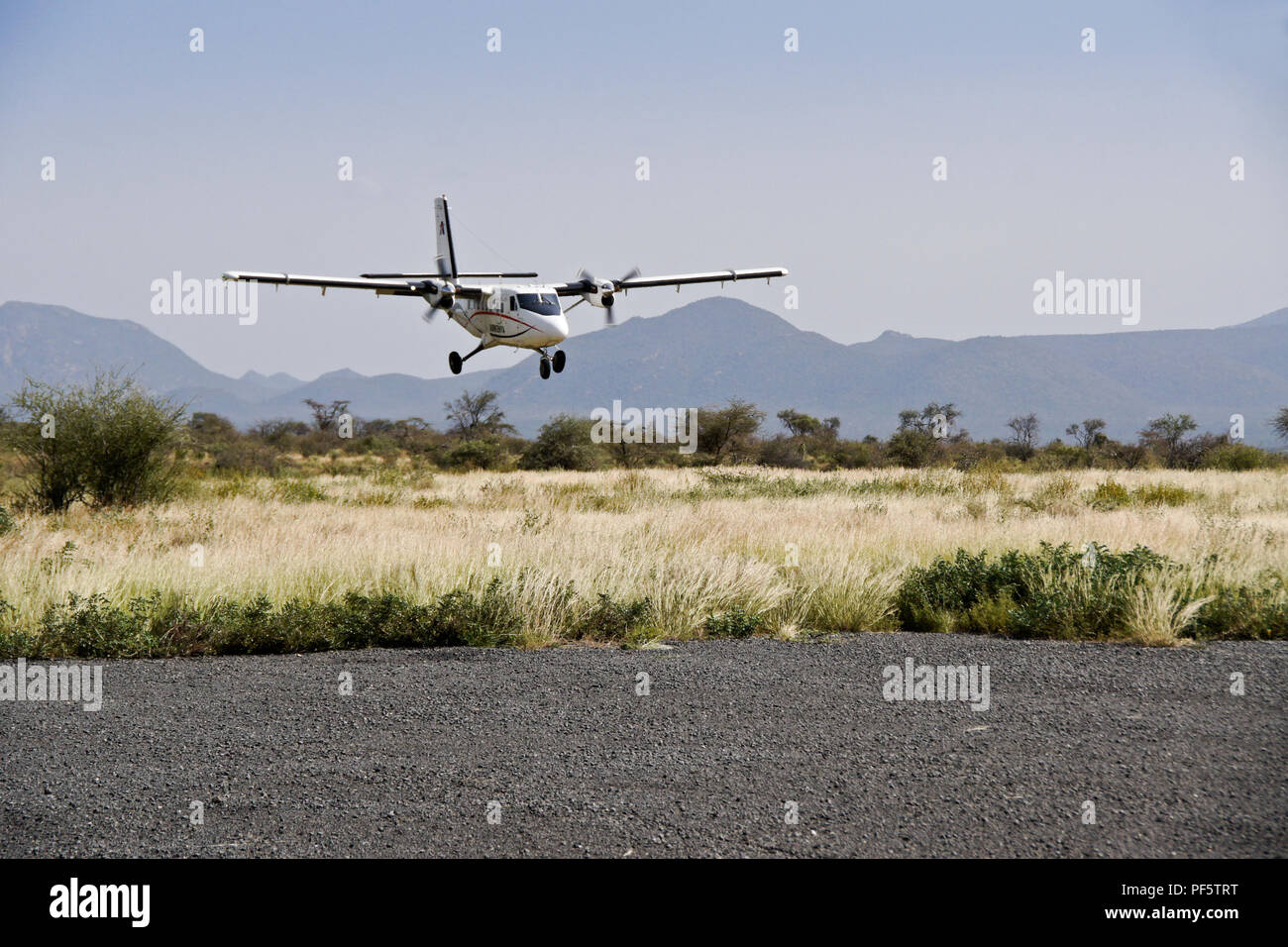 Airstrip plane landing hi-res stock photography and images - Alamy