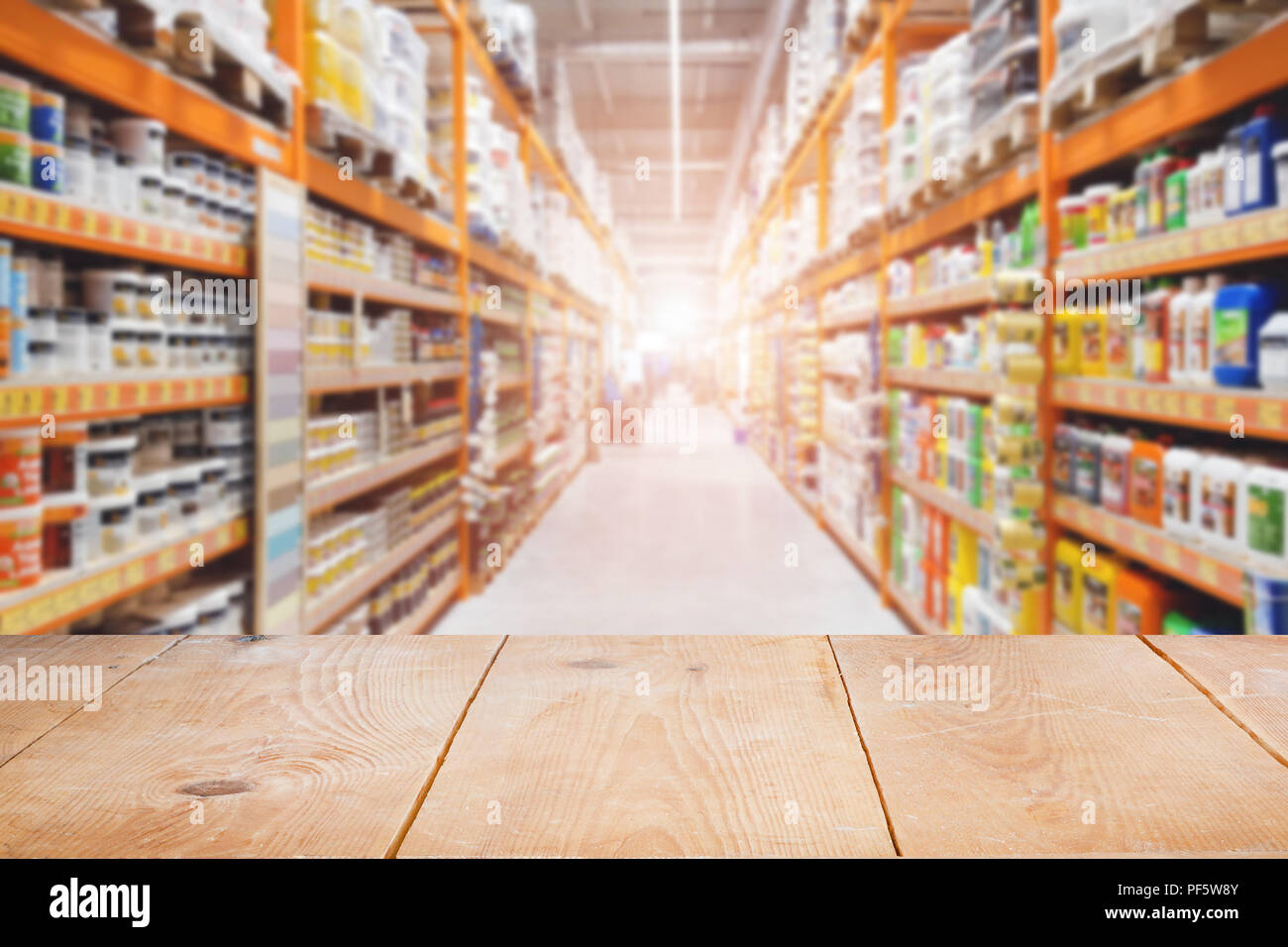 Emty wooden shelf product display. Hardware construction supermarket ...