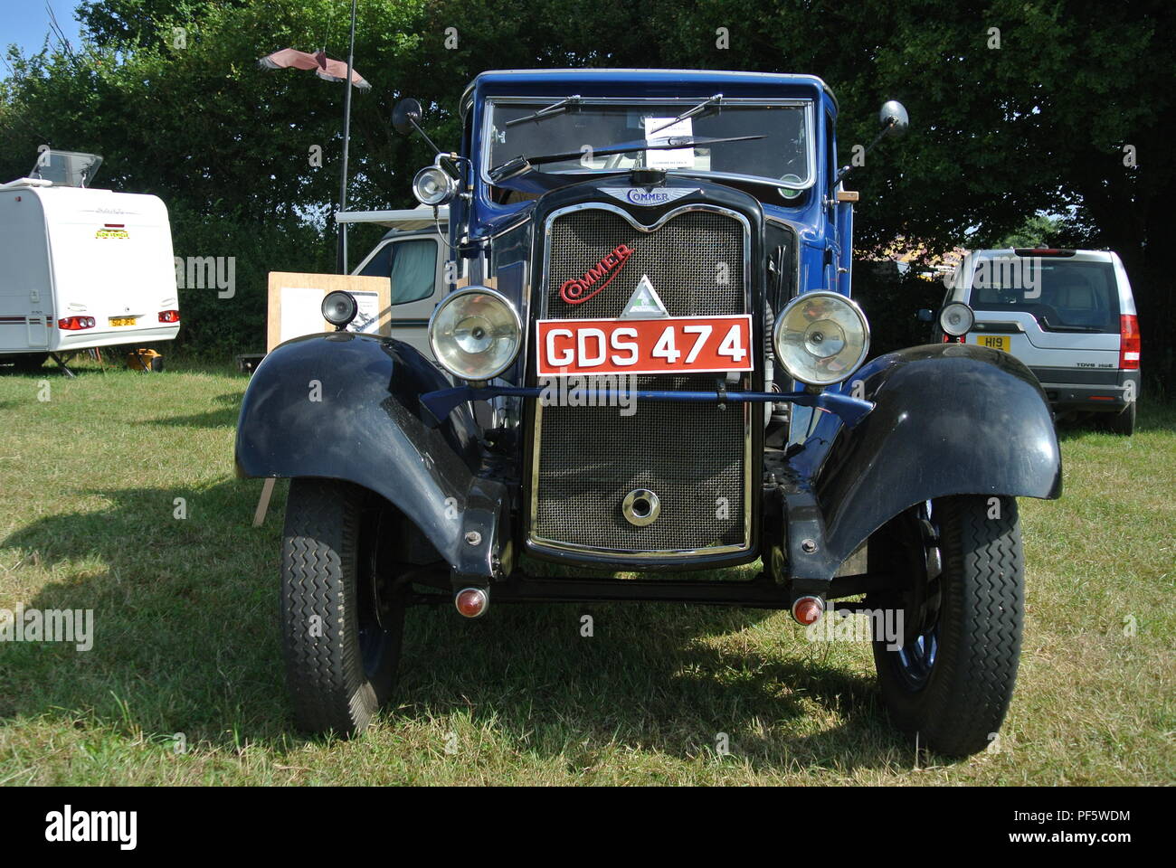 Breakdown truck hi-res stock photography and images - Alamy