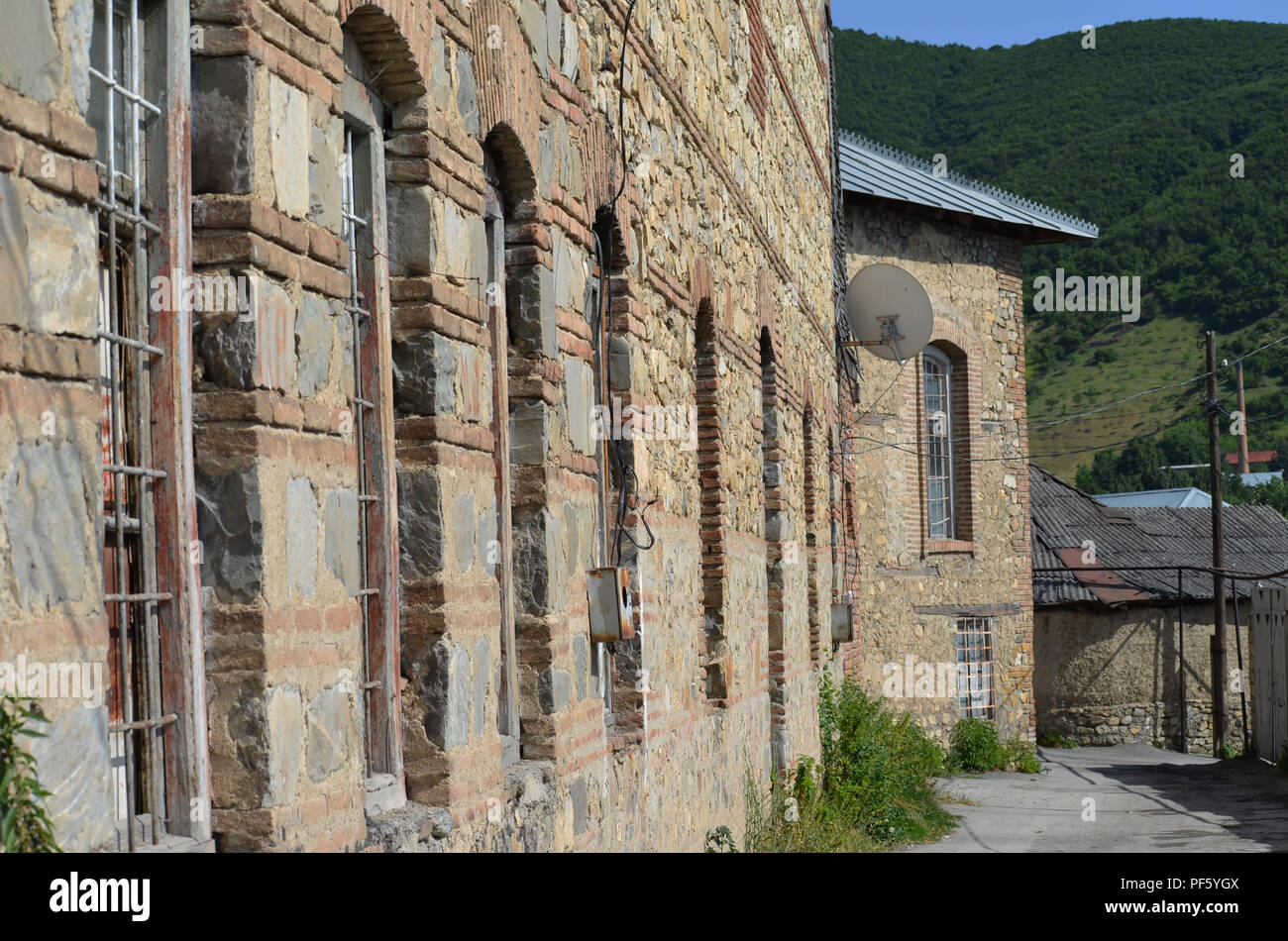 Traditional houses in Sheki's old town, northern Azerbaijan Stock Photo ...