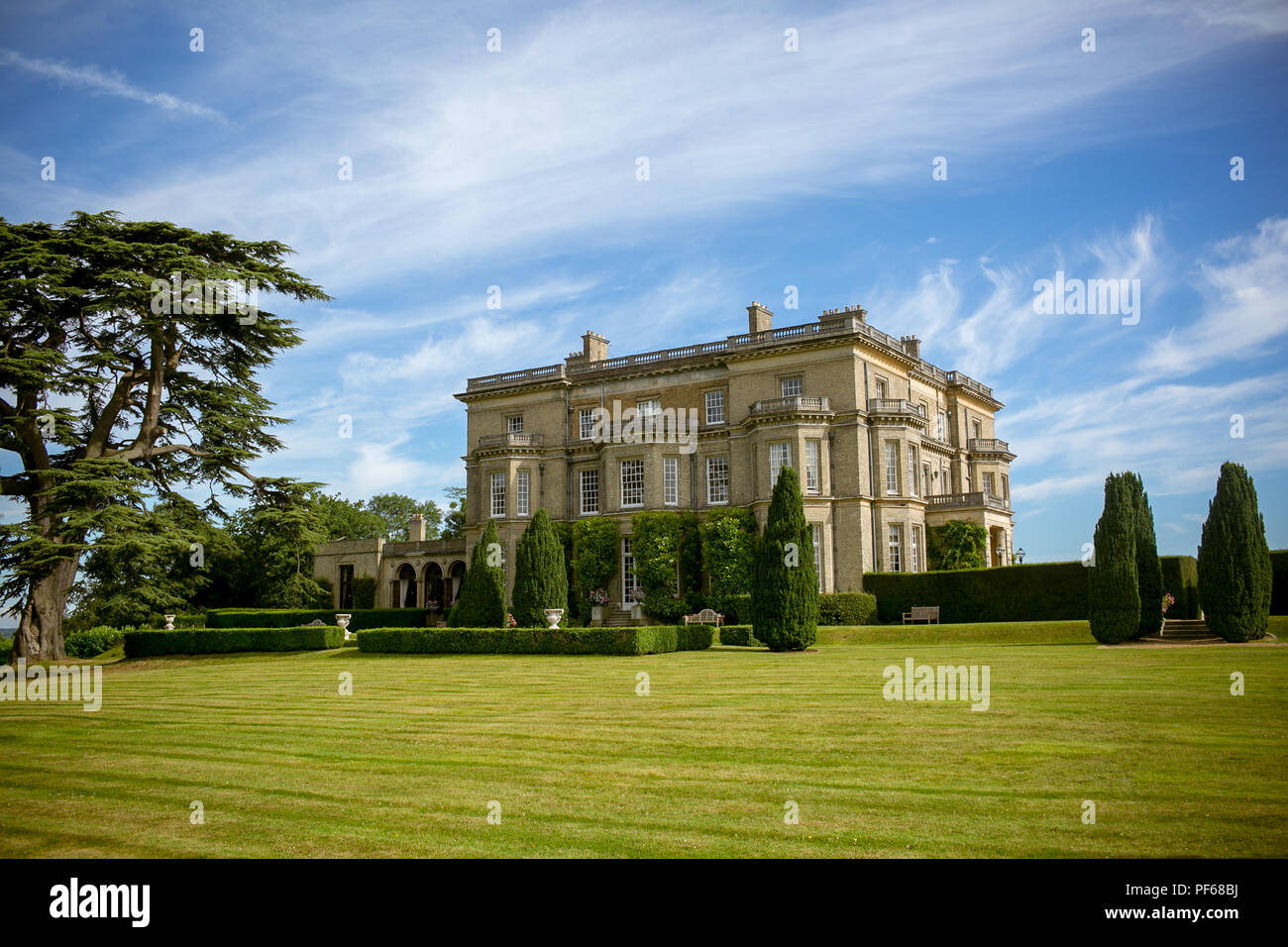 Georgian english country house set in mature parkland gardens - Hedsor ...