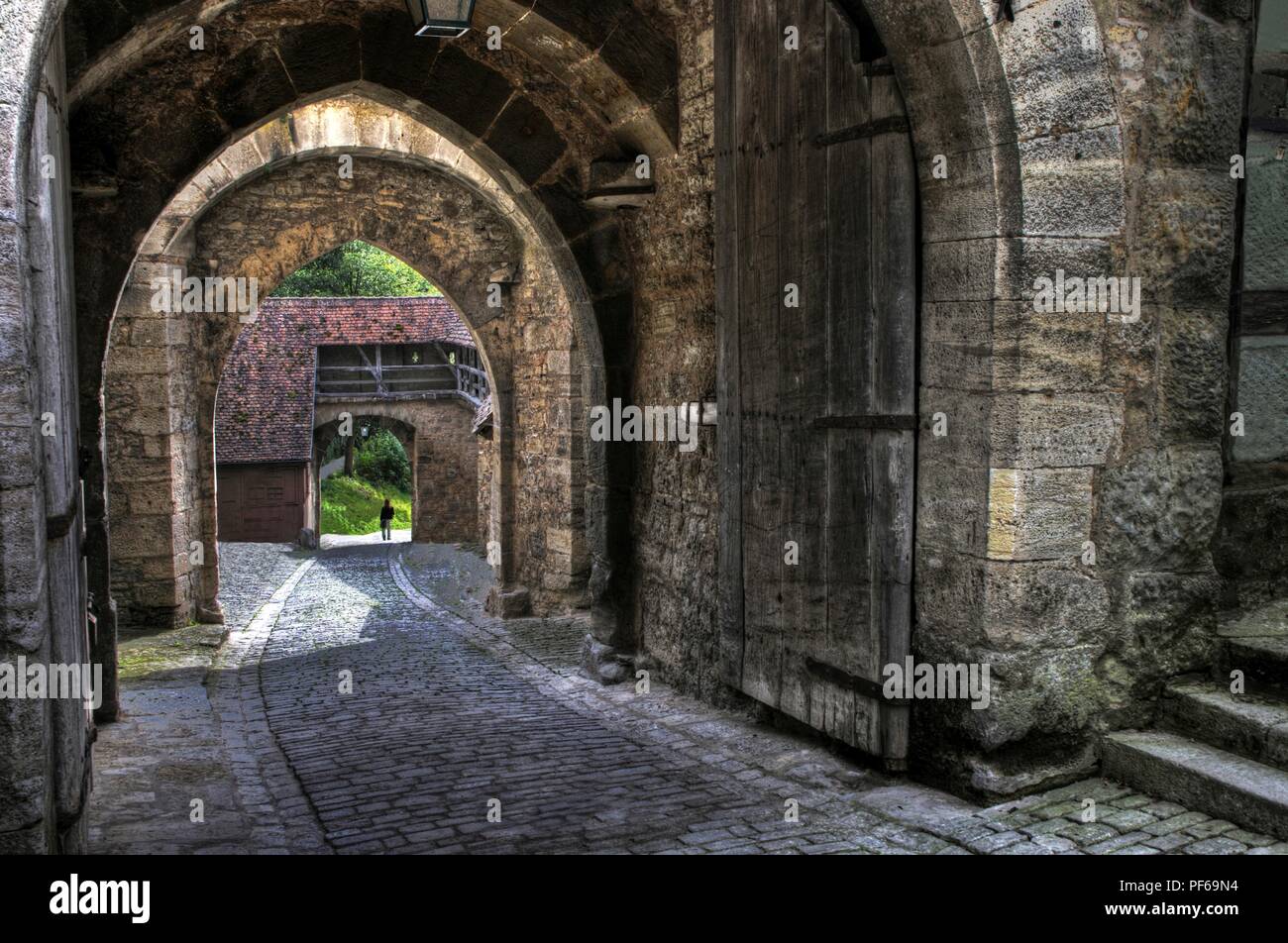 Medieval archway hi-res stock photography and images - Alamy