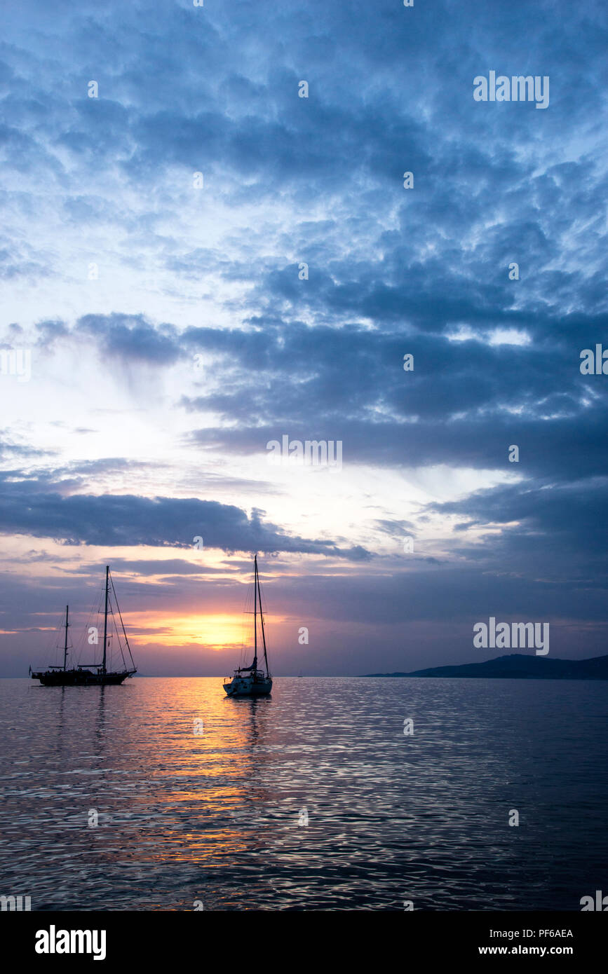 Glorious sunset on clear hi-res stock photography and images - Alamy