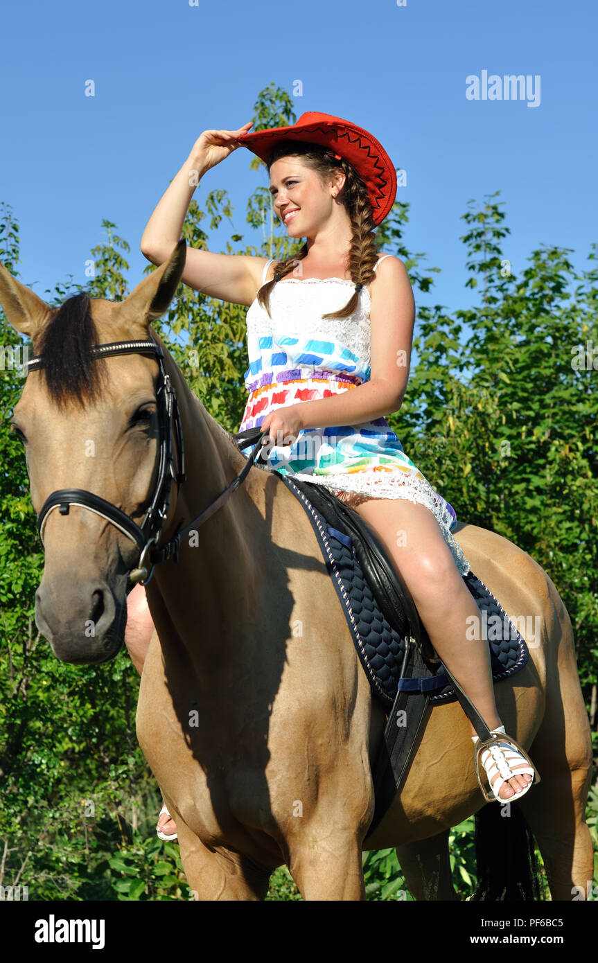 Beautiful woman cowgirl hi-res stock photography and images - Alamy
