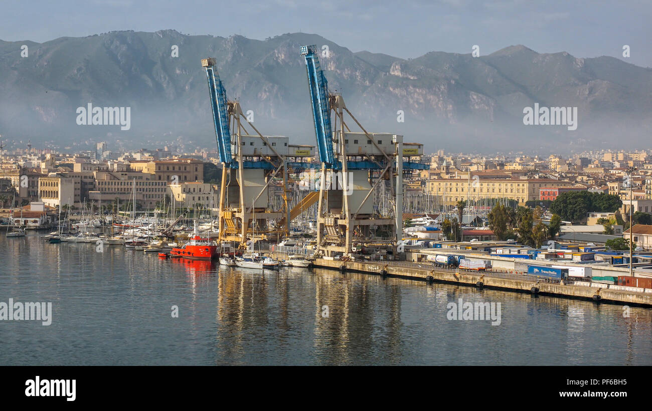 Sicilian port hi-res stock photography and images - Alamy