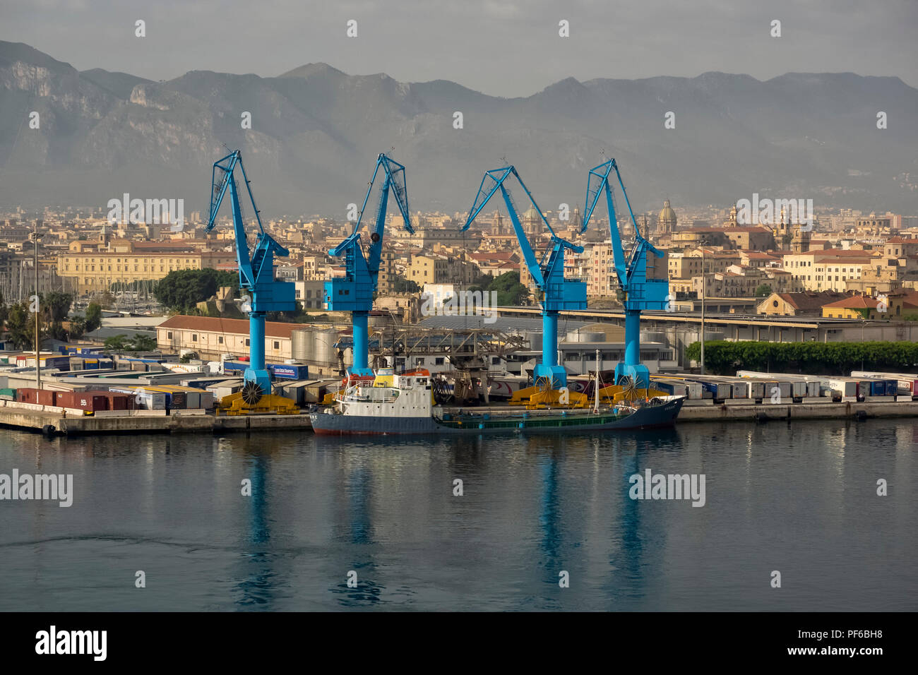 Sicilian port hi-res stock photography and images - Alamy